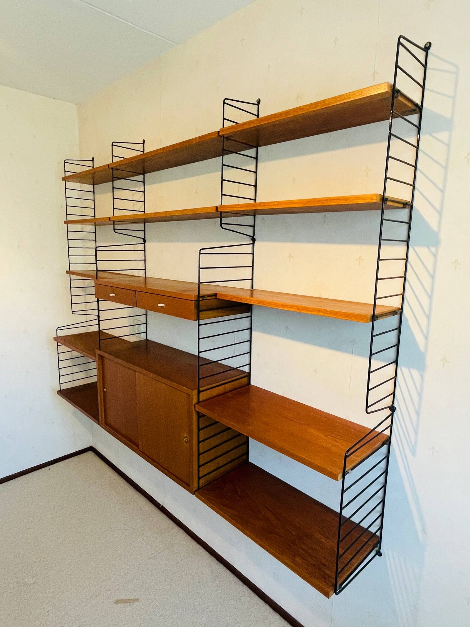 Bibliothèque String Design AB par Nisse Strinning. Design suédois ...