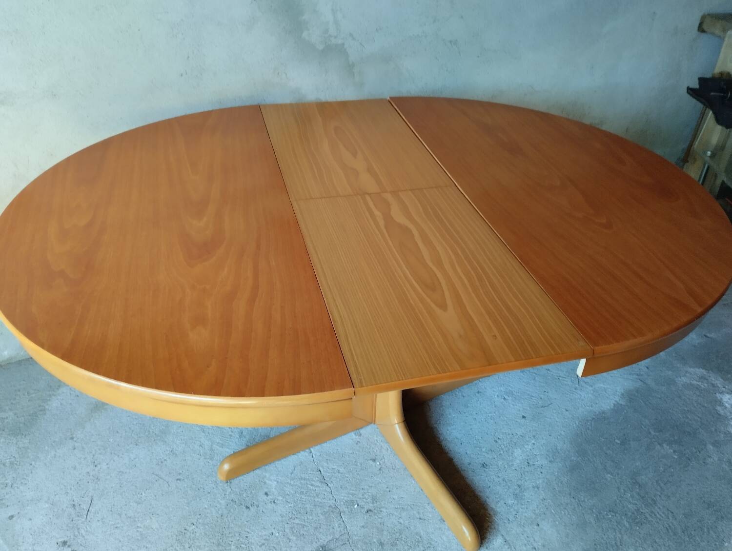Extendable golden oak table | Selency