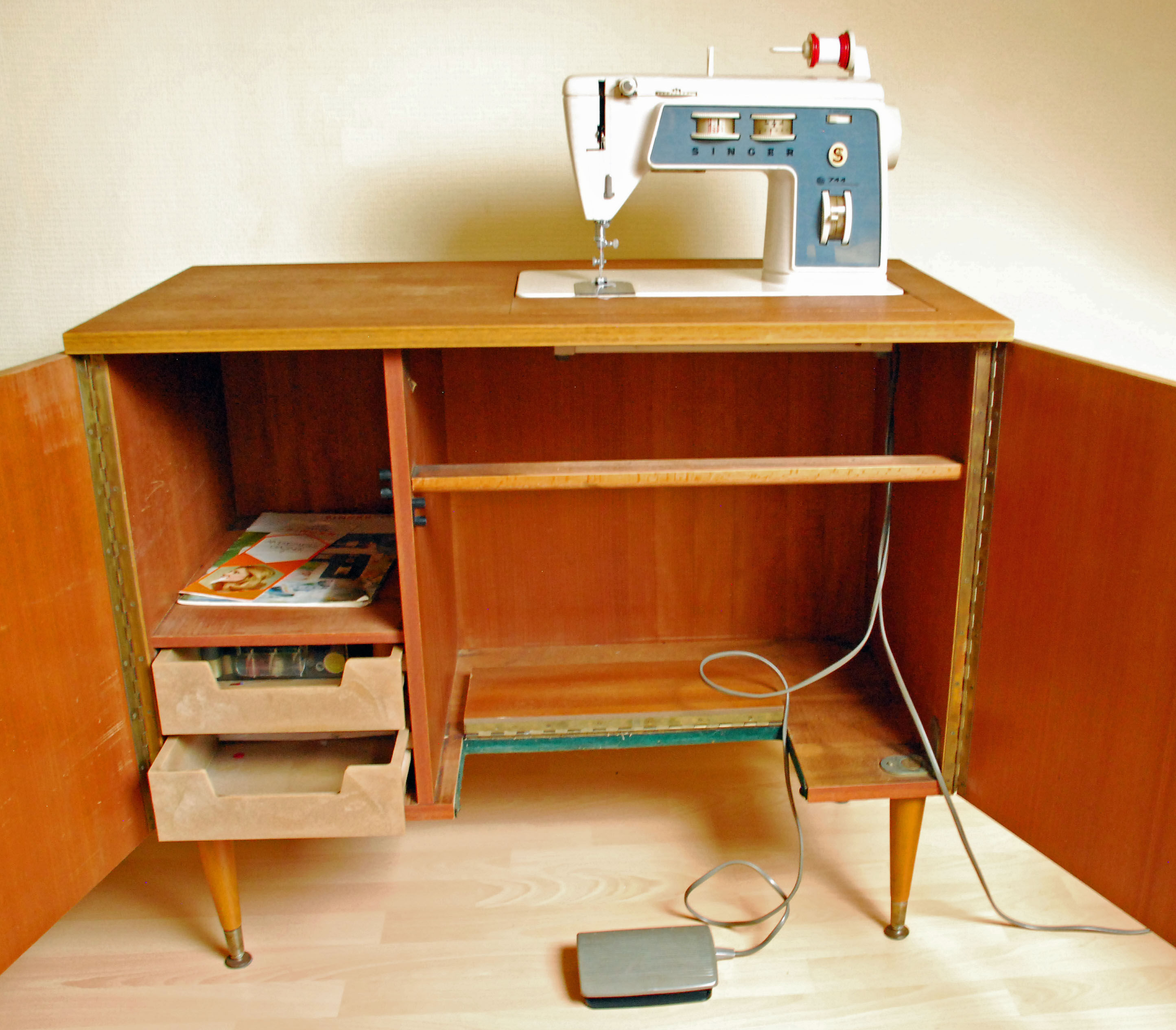 Meuble machine à coudre Singer 744 | Selency