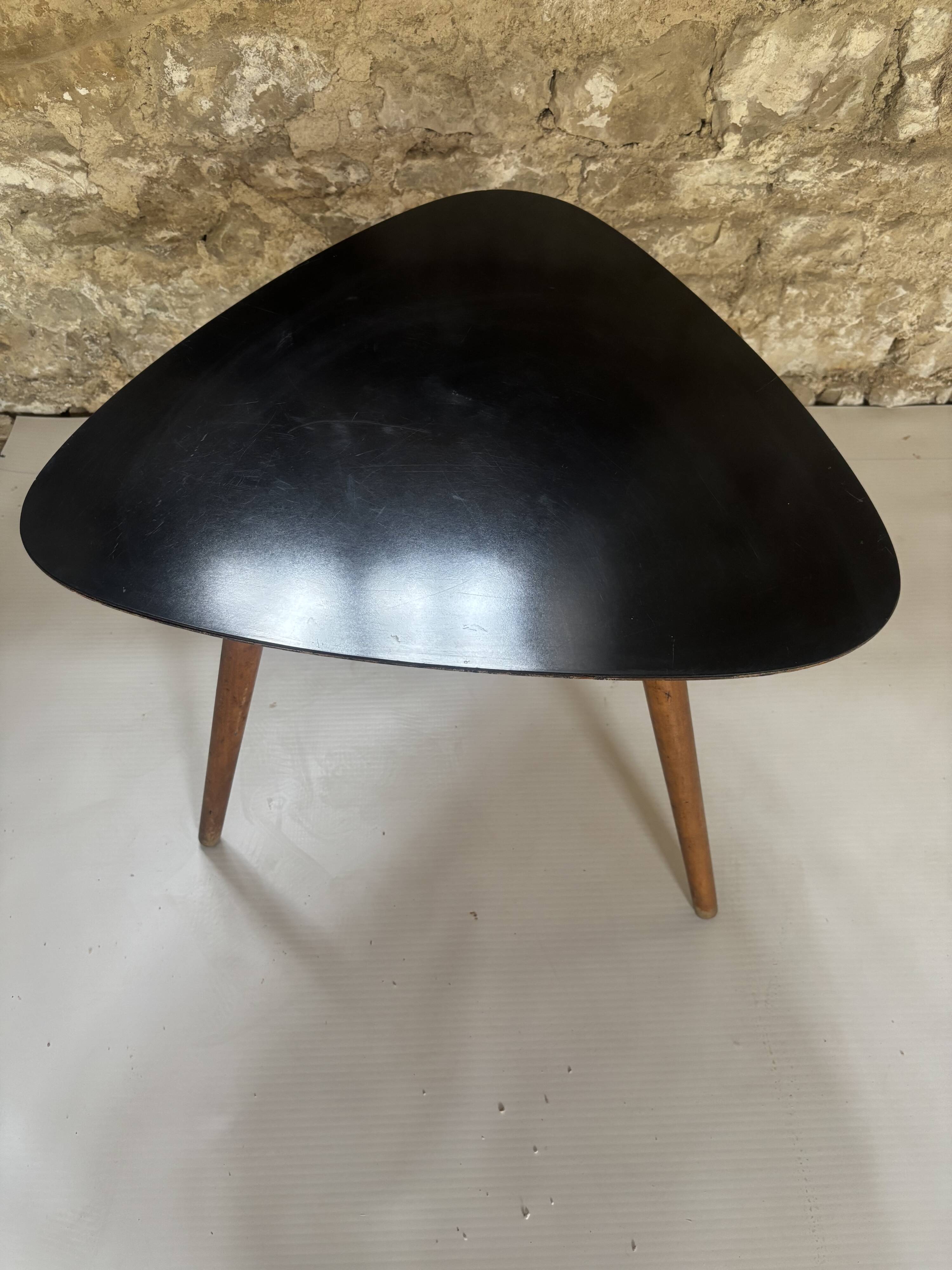 Table basse vintage – Forme libre & piètement triode | Selency