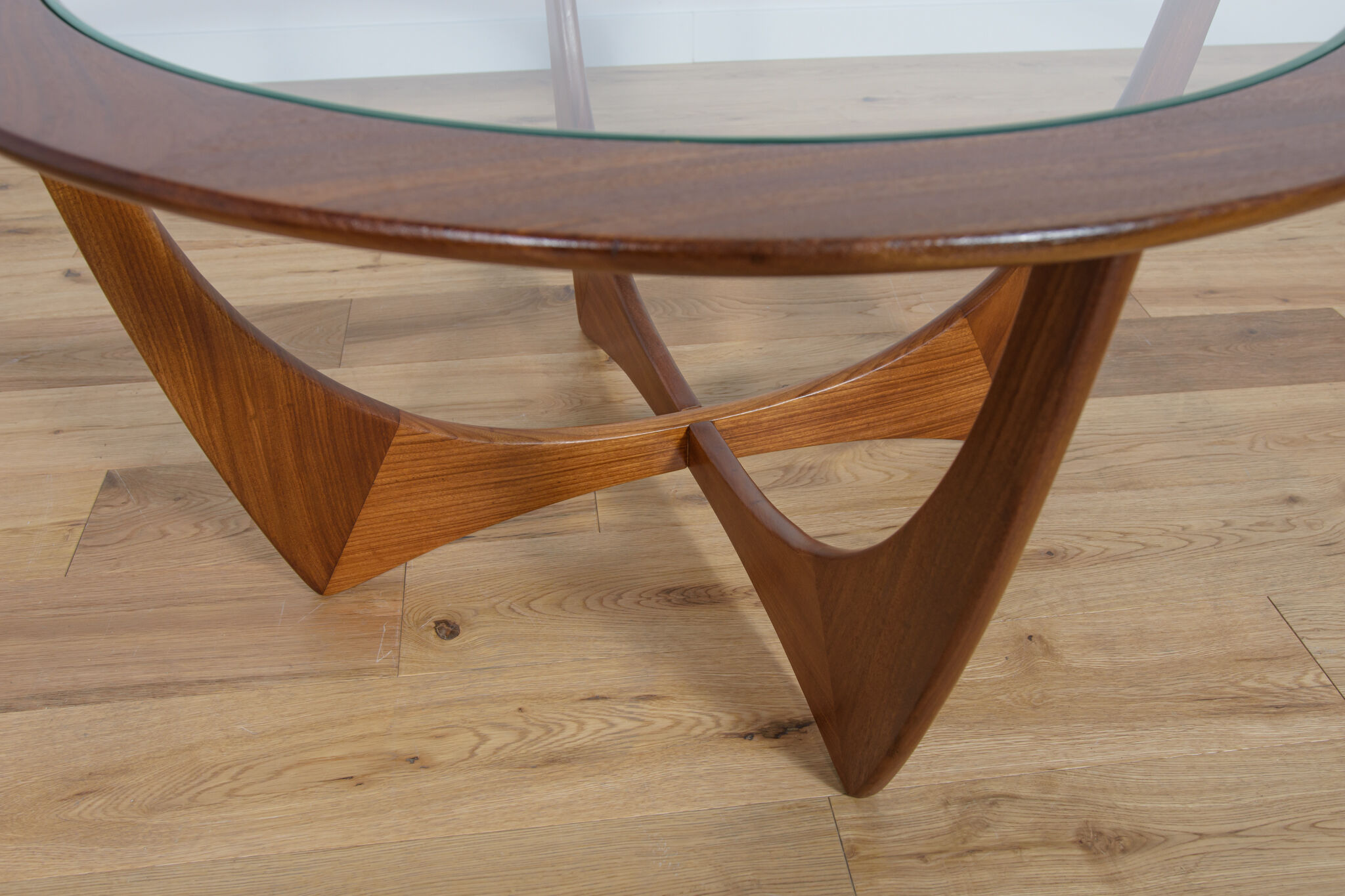 Table basse Astro ronde en teck par Victor Wilkins pour G-Plan, années ...