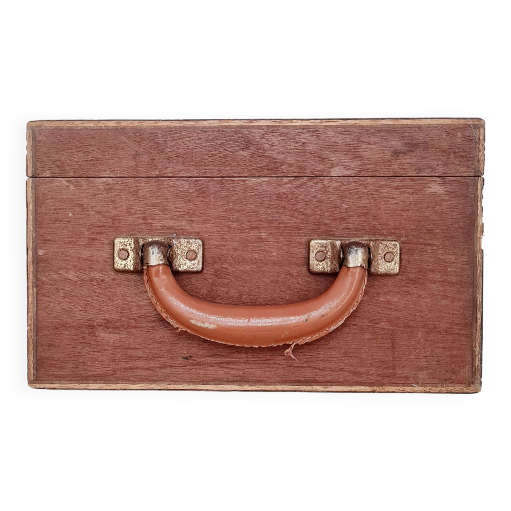 Coffre en bois ancien et sa poignée | Selency