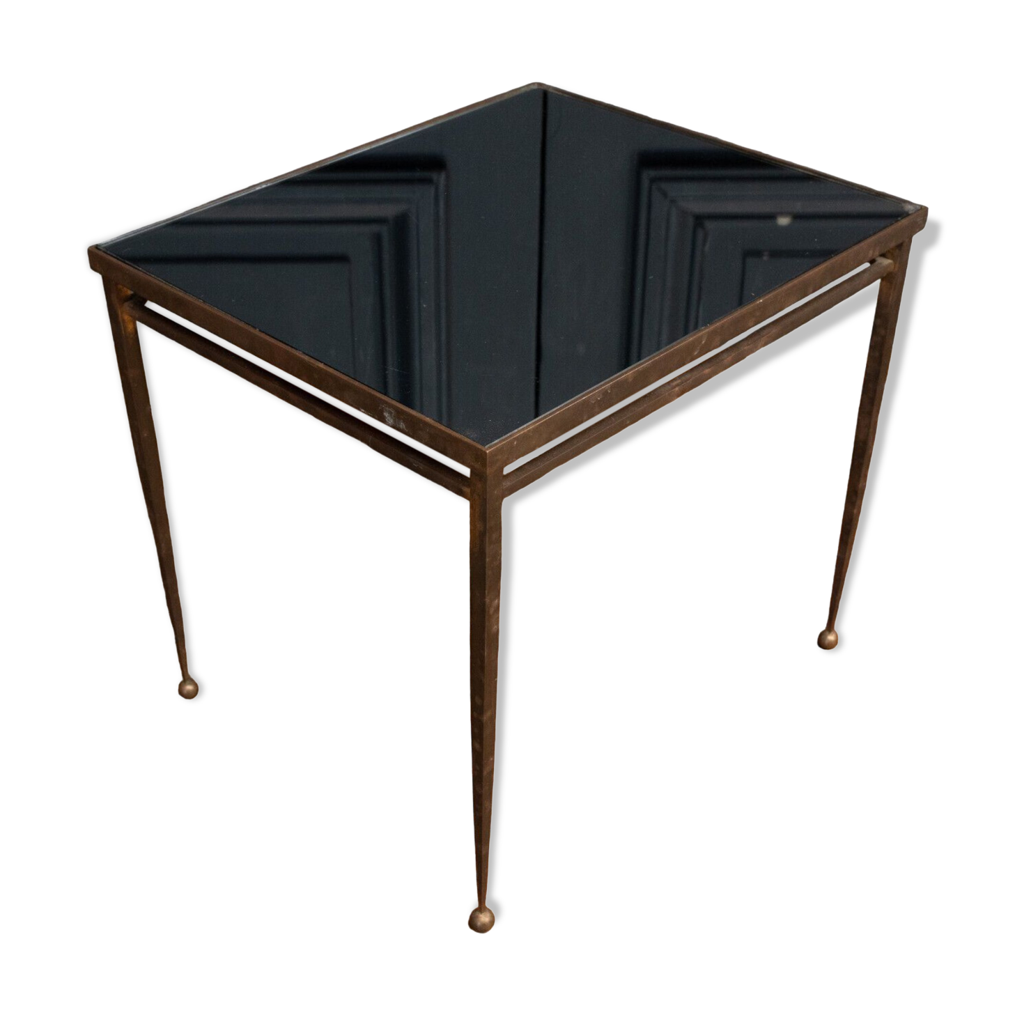 Table d'appoint bout de canapé 1960 métal doré verre fumé pieds boules | Selency