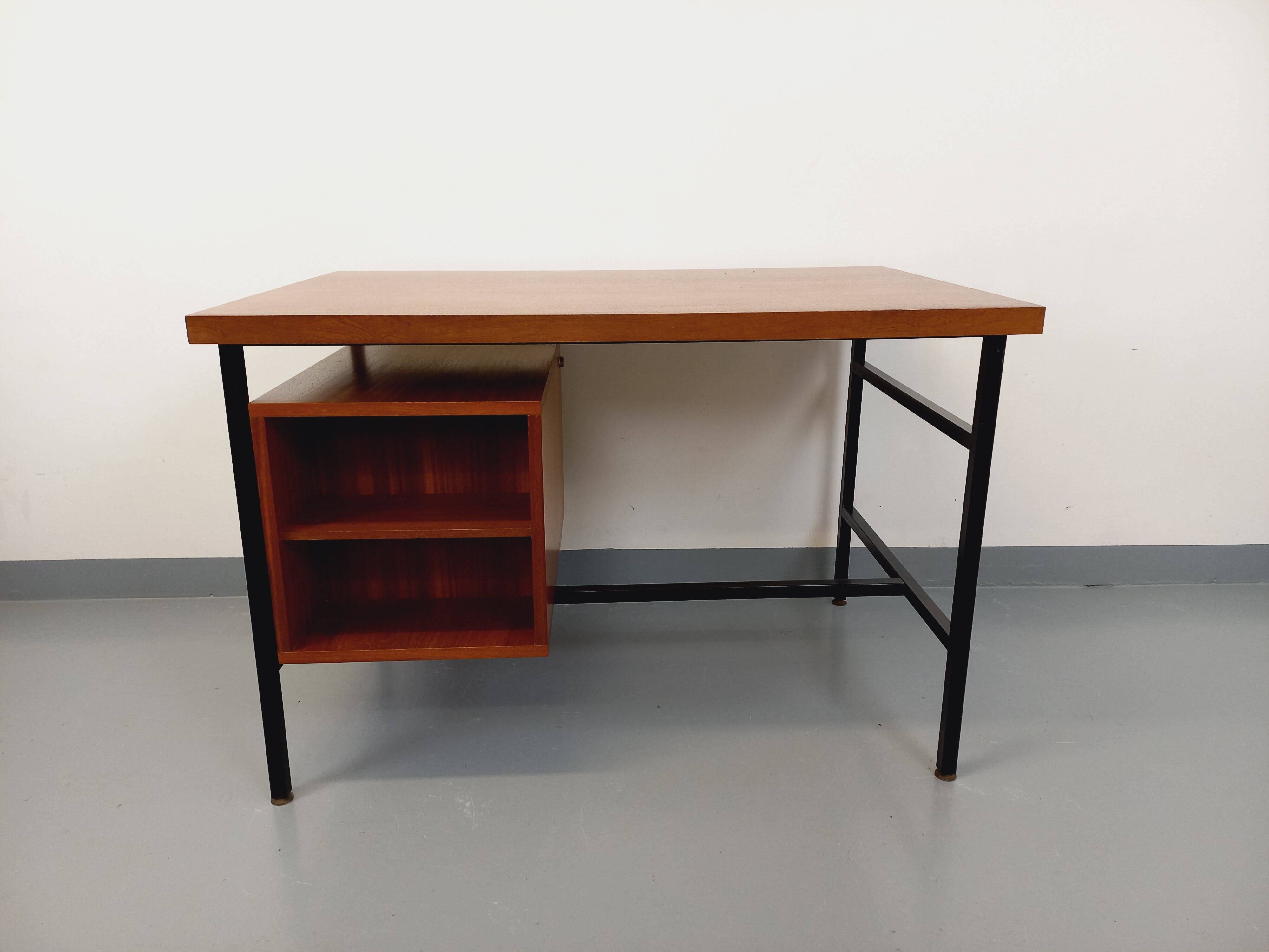Bureau double-face moderniste vintage en acajou et métal noir des ...