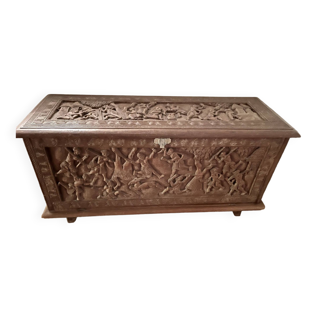 Magnifique Coffre sculpté en bois africain | Selency