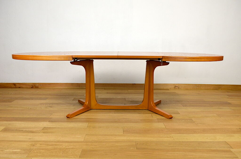 Table ovale vintage en orme édition Baumann 1970 | Selency