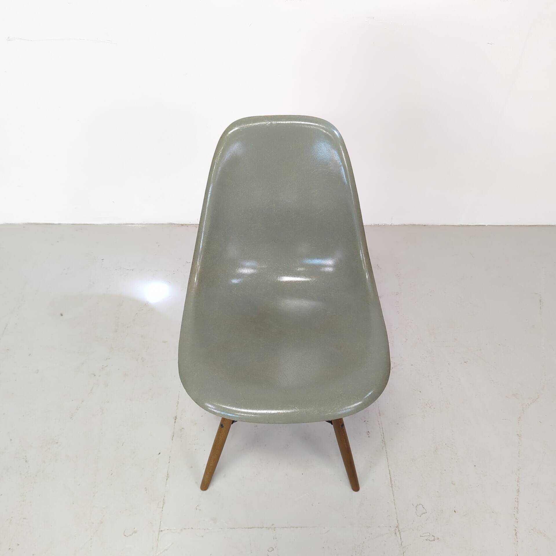 Eames Herman Miller DSW side chair in seafoam green | Selency