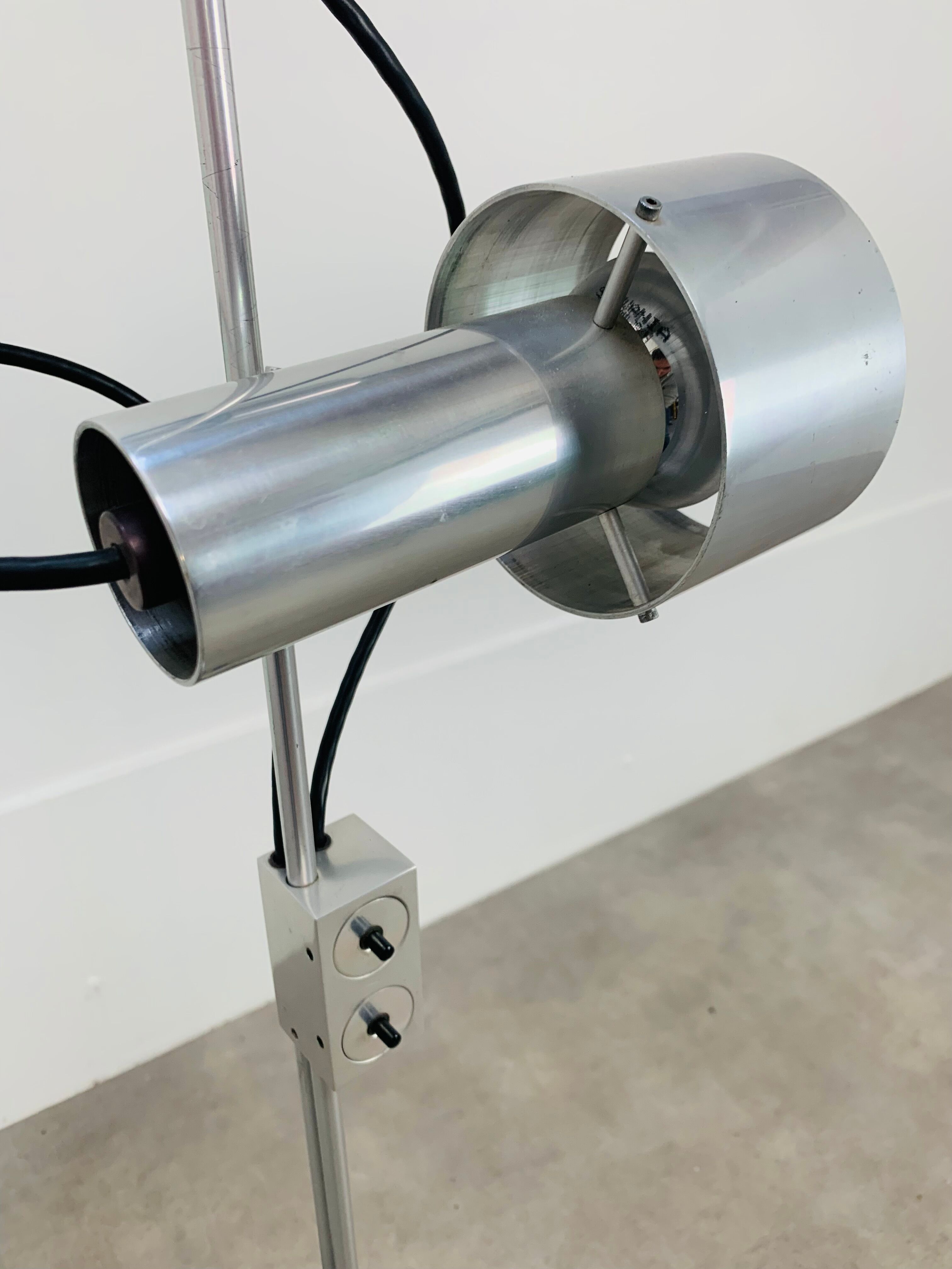 Lampadaire Peter Nelson modèle TA 2 spots par Architectural Lighting ...