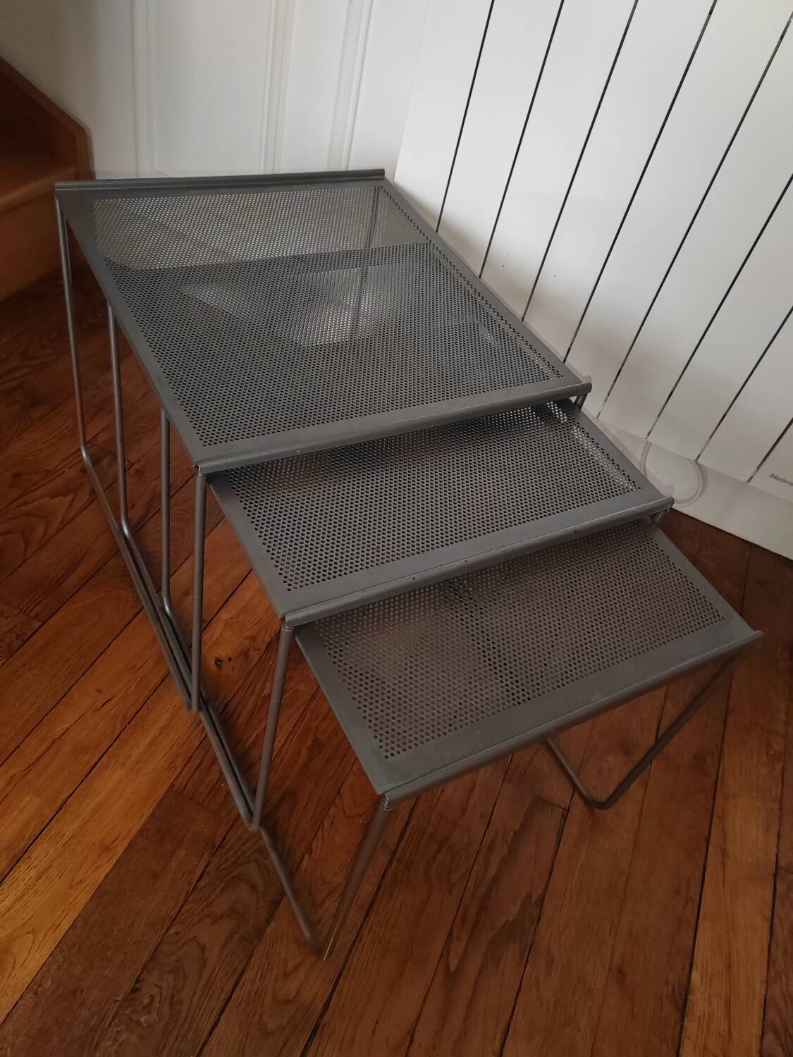 Table gigogne métal perforé | Selency