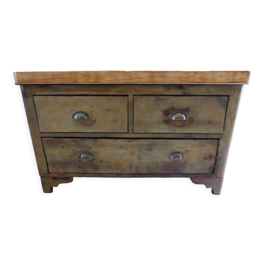 Commode basse industrielle à trois tiroirs dans sa patine avec plateau ...