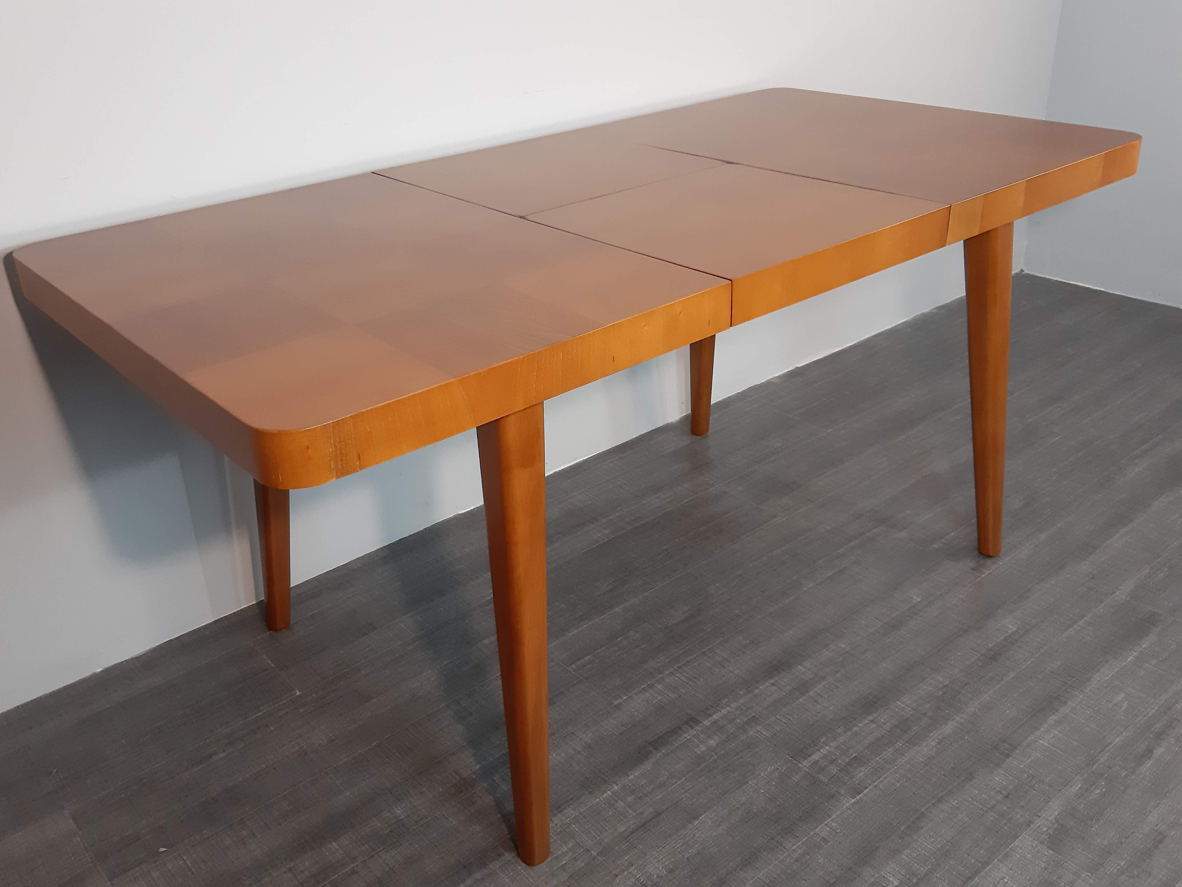 Table extensible plateau damier en merisier, vintage Tchèque 1950 | Selency