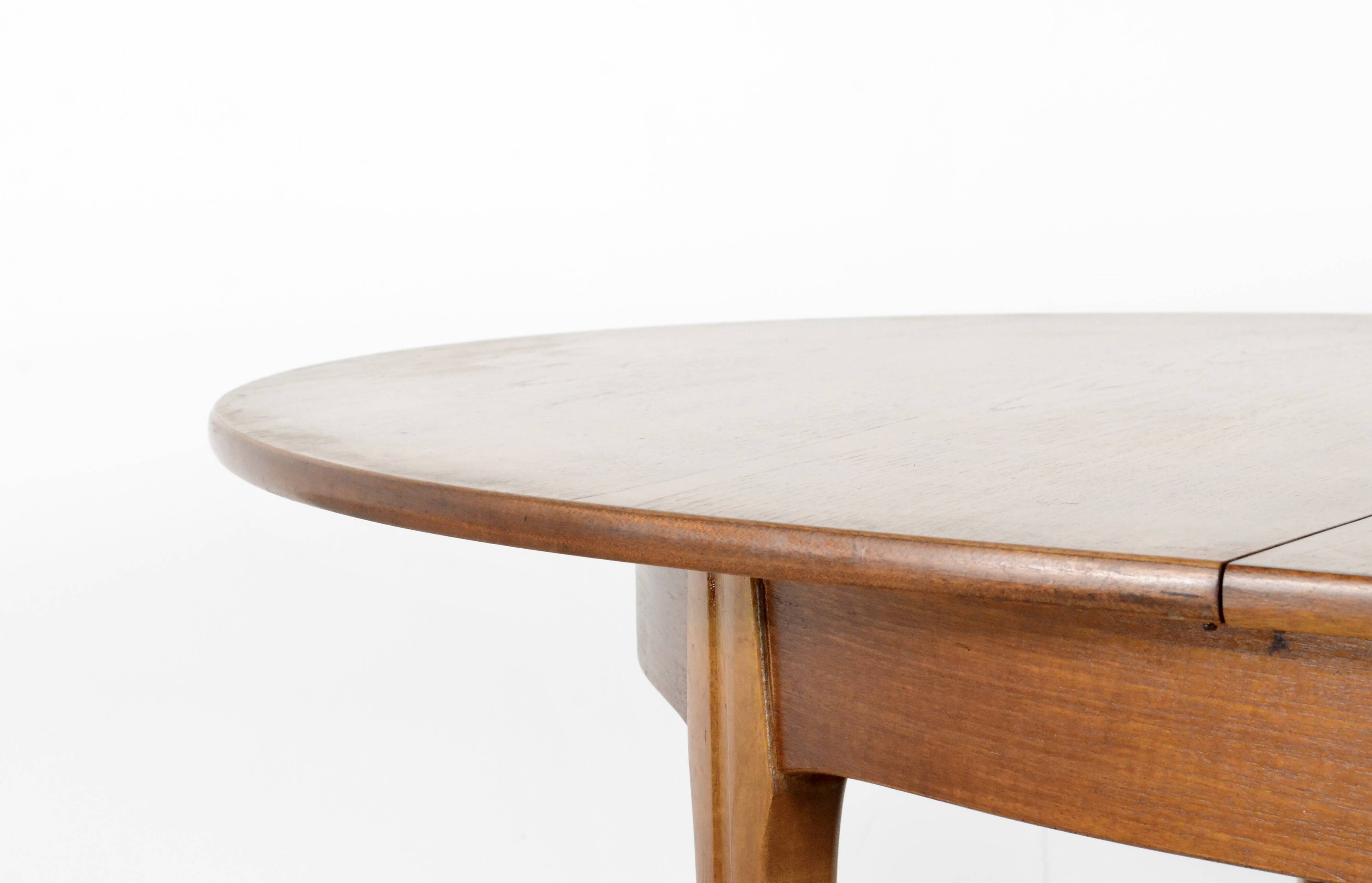Vintage Danish-inspired extendable teak dining table for sale. | Selency