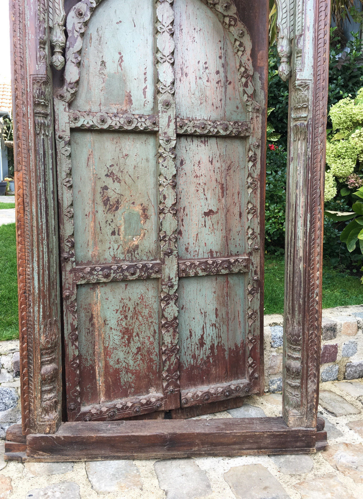 Porte orientale marocaine ancienne en bois à décor de moucharabieh ...