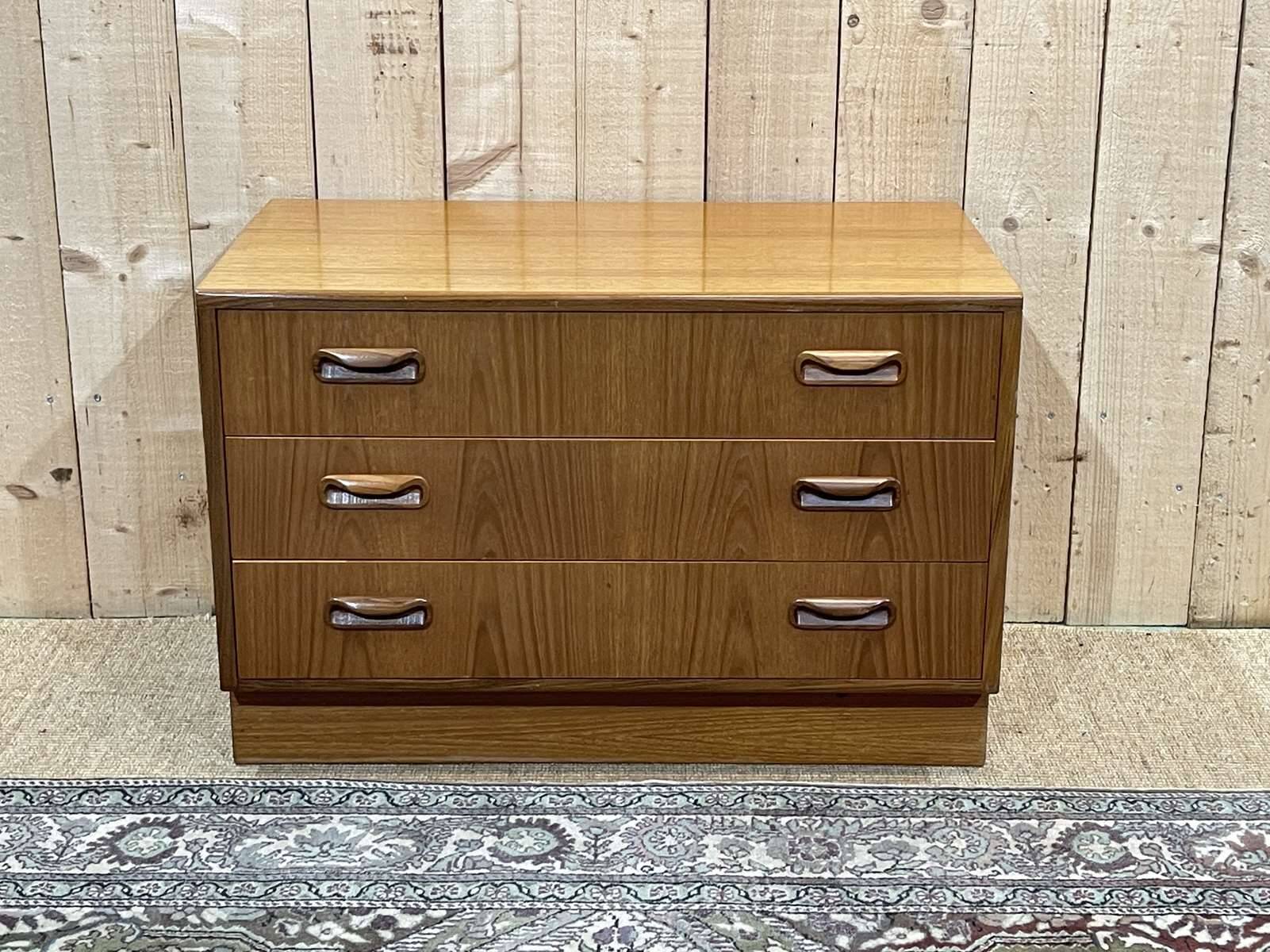 Low 3-drawer chest of drawers from the GPlan brand in teak from the 70s ...