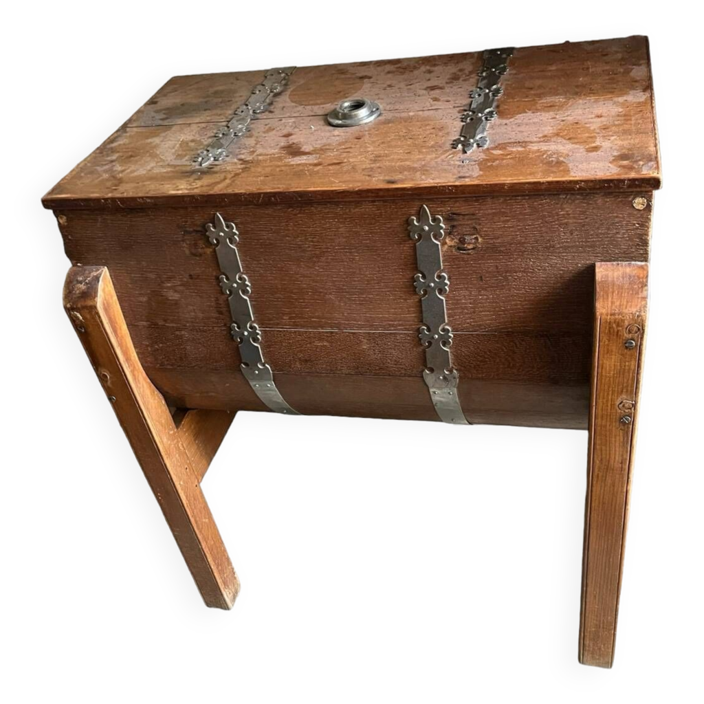 Ancienne baratte a beurre transformé en bar | Selency