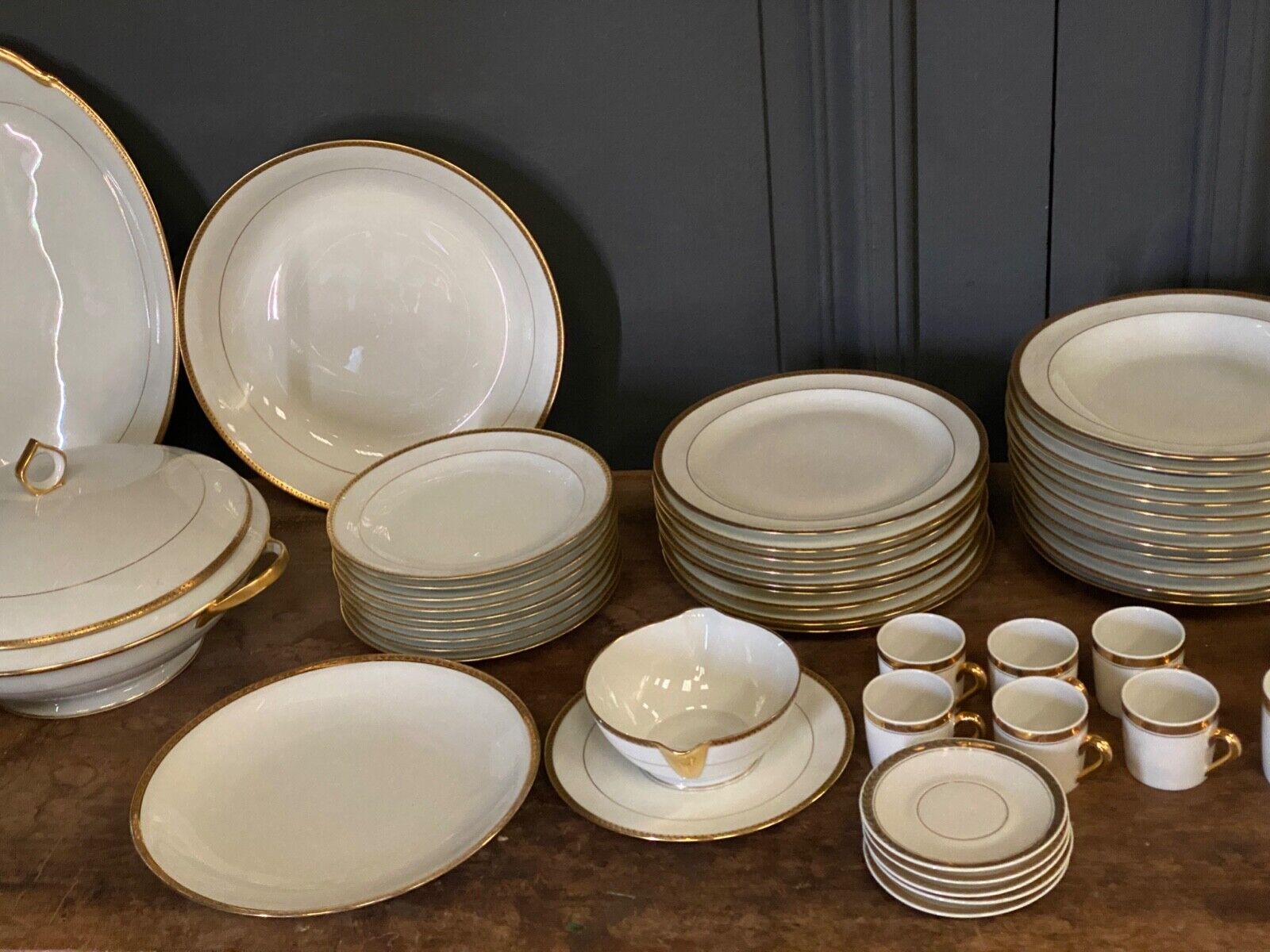 Service porcelaine Limoges 81 pièces Lafarge & Cie Blanc et doré | Selency