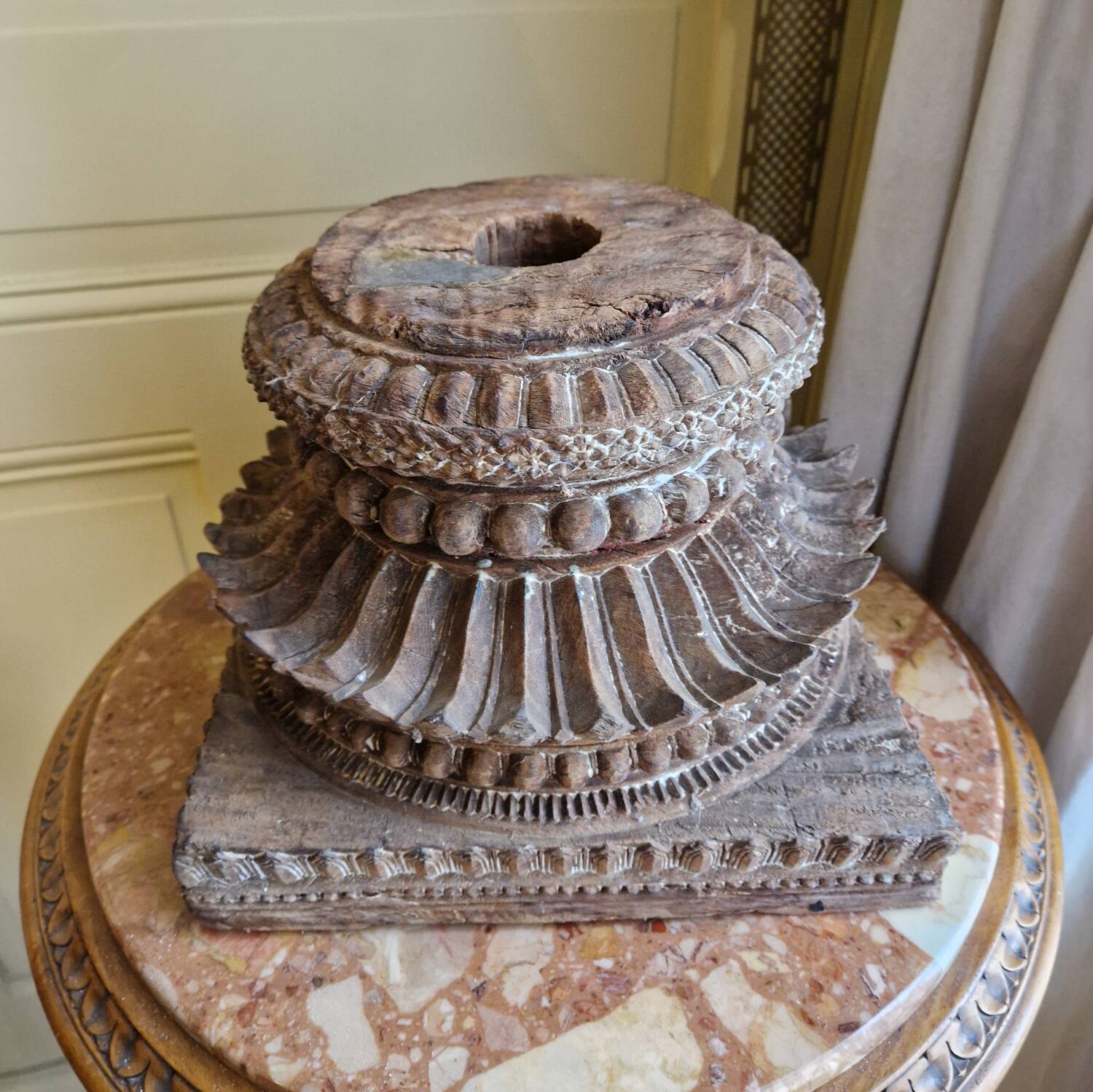 Base socle de colonne népalaise tibétaine architecture bois massif ...