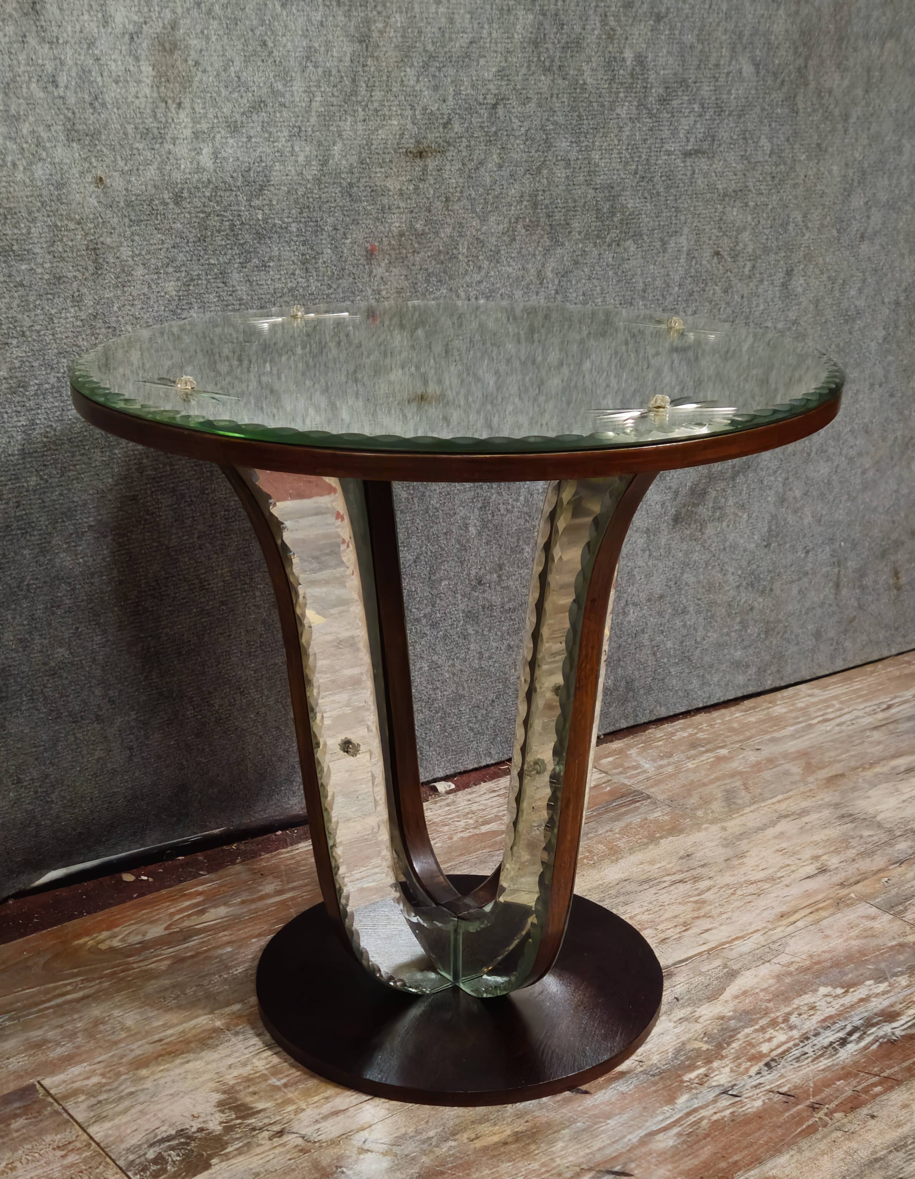 Guéridon Art déco reposant sur un piètement central en bois teinté ...