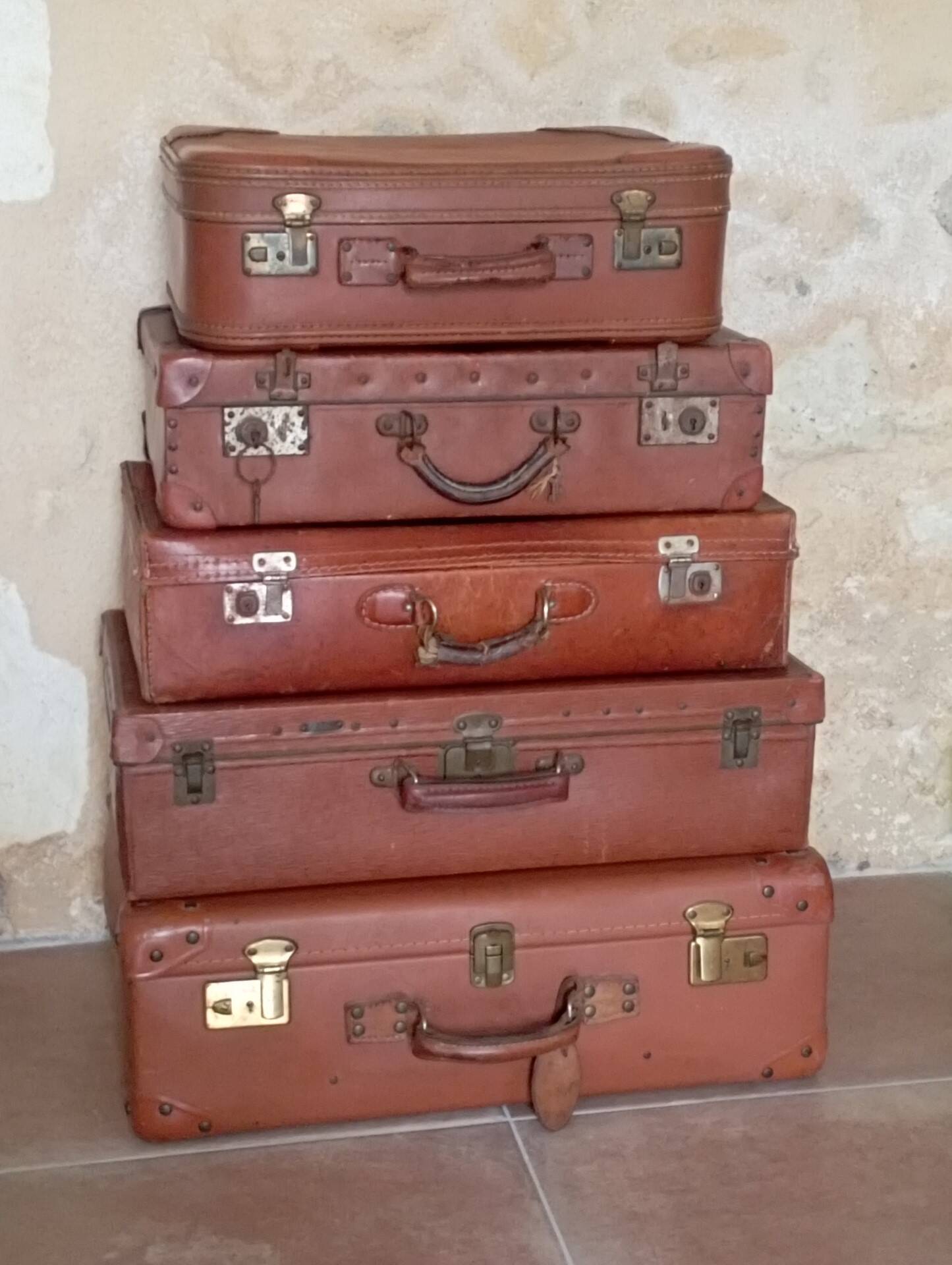 Lot de cinq valises anciennes | Selency