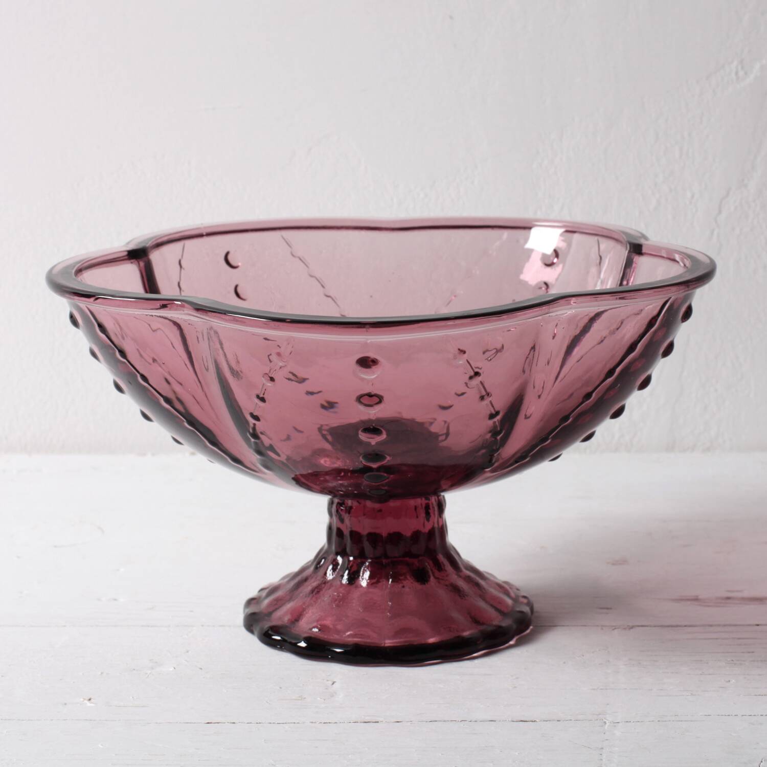 Coupe à fruits en verre pressé améthyste Yngaren par Sara Fager, Suède ...
