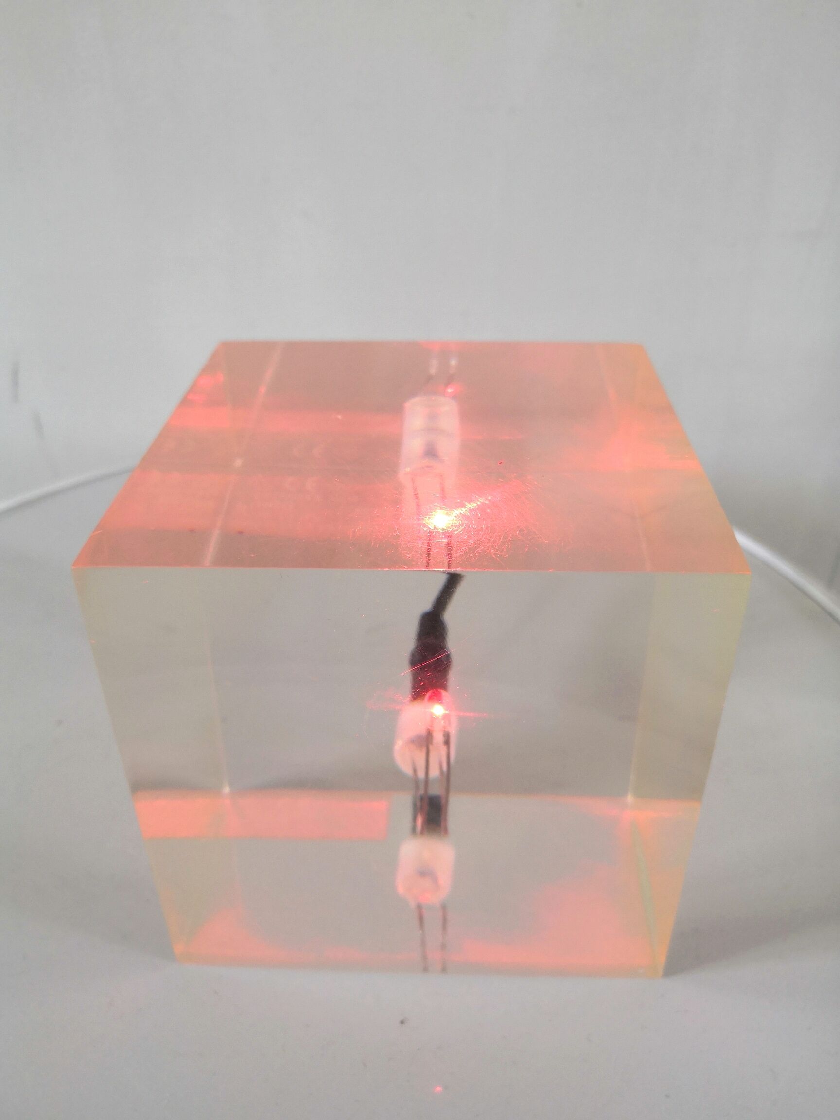 Lampe cube en plexi Plugg design Habitat années 2000 | Selency
