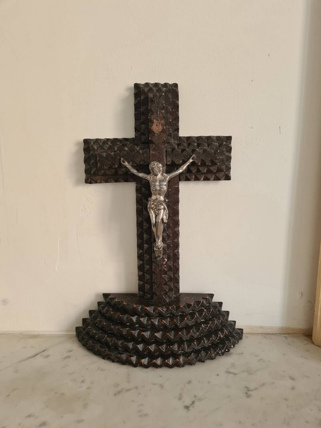 Crucifix art tramp | Selency