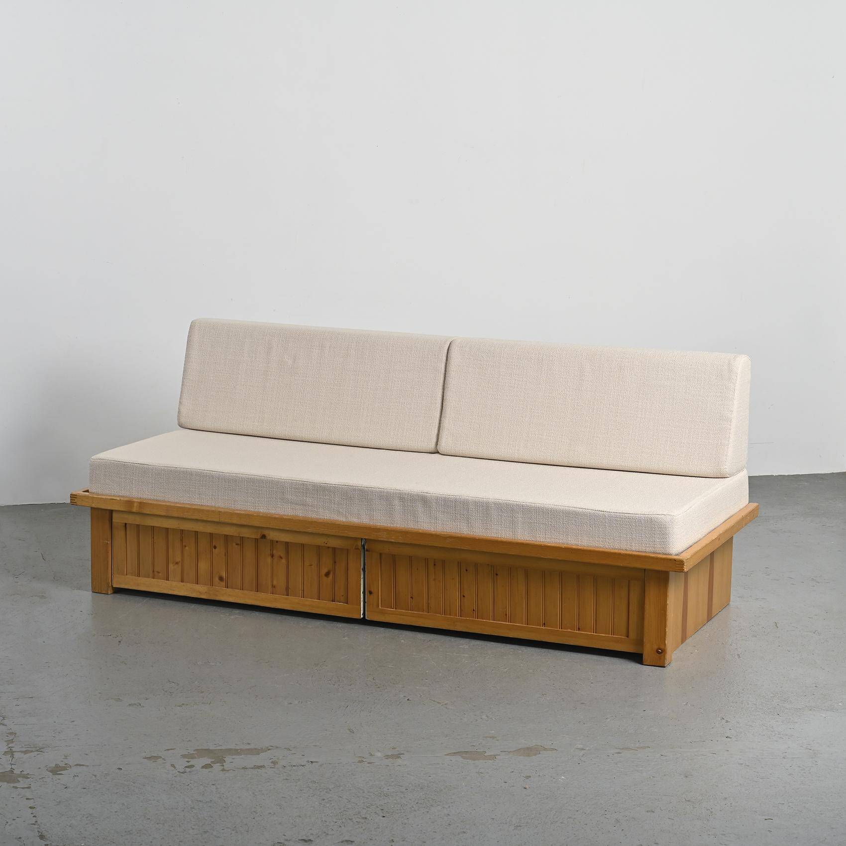 Charlotte Perriand, Banquette des Arcs circa 1973 | Selency