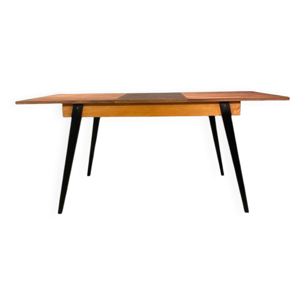 Table extensible 1020 après rénovation, conçue par Lejkowski ...