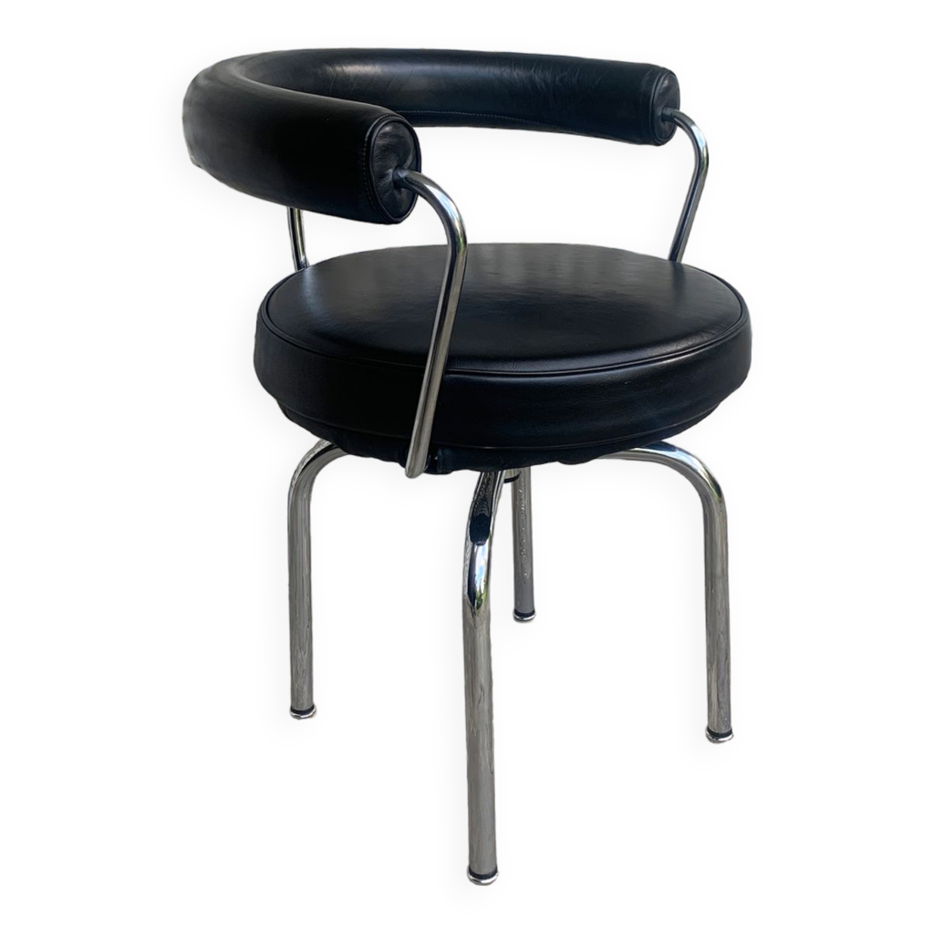 Fauteuil pivotant LC7 par Charlotte Perriand, Le Corbusier et Jeanneret ...