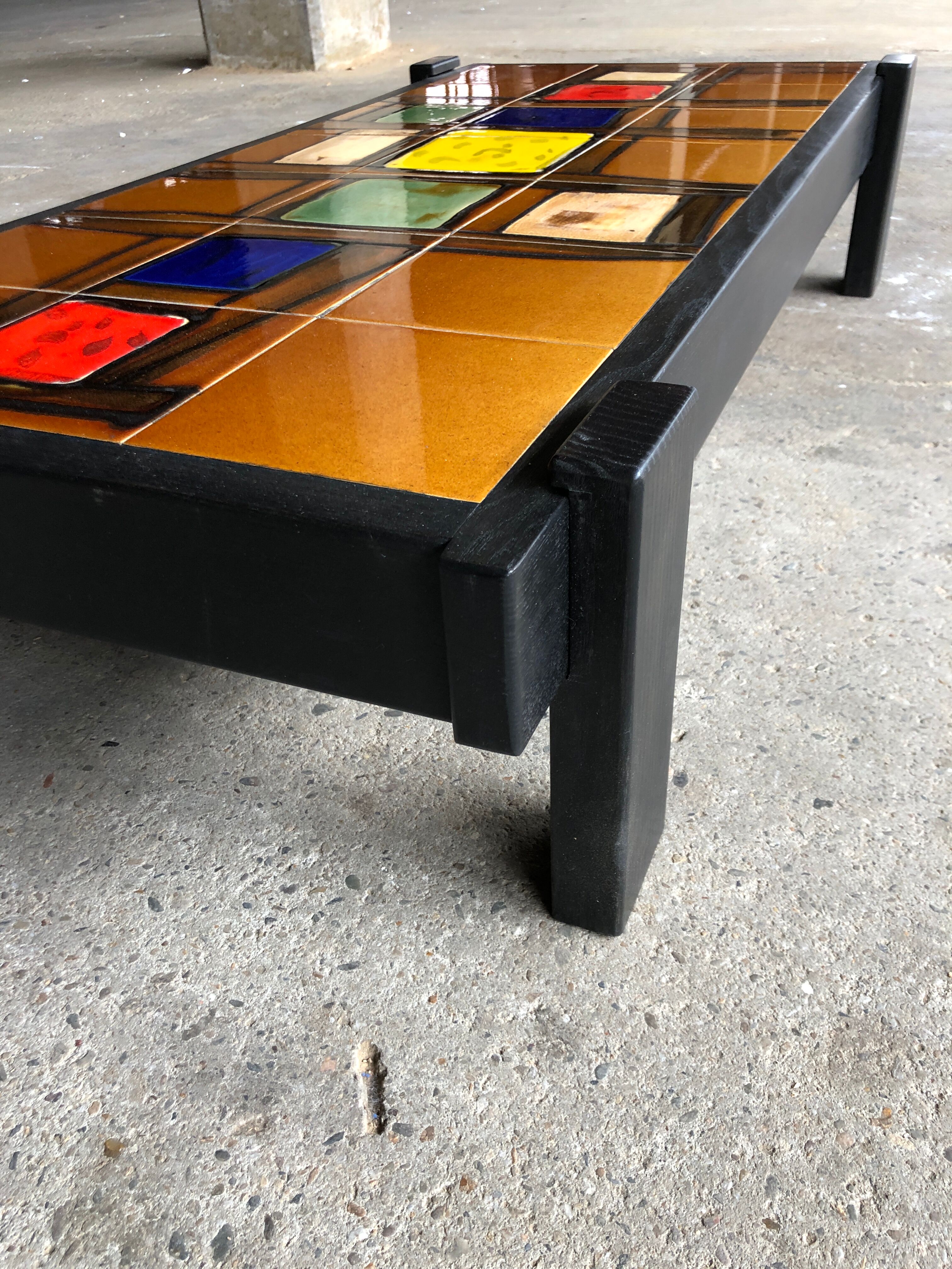 Table basse colorée, art des carreaux de céramique, Belgique 1972 | Selency