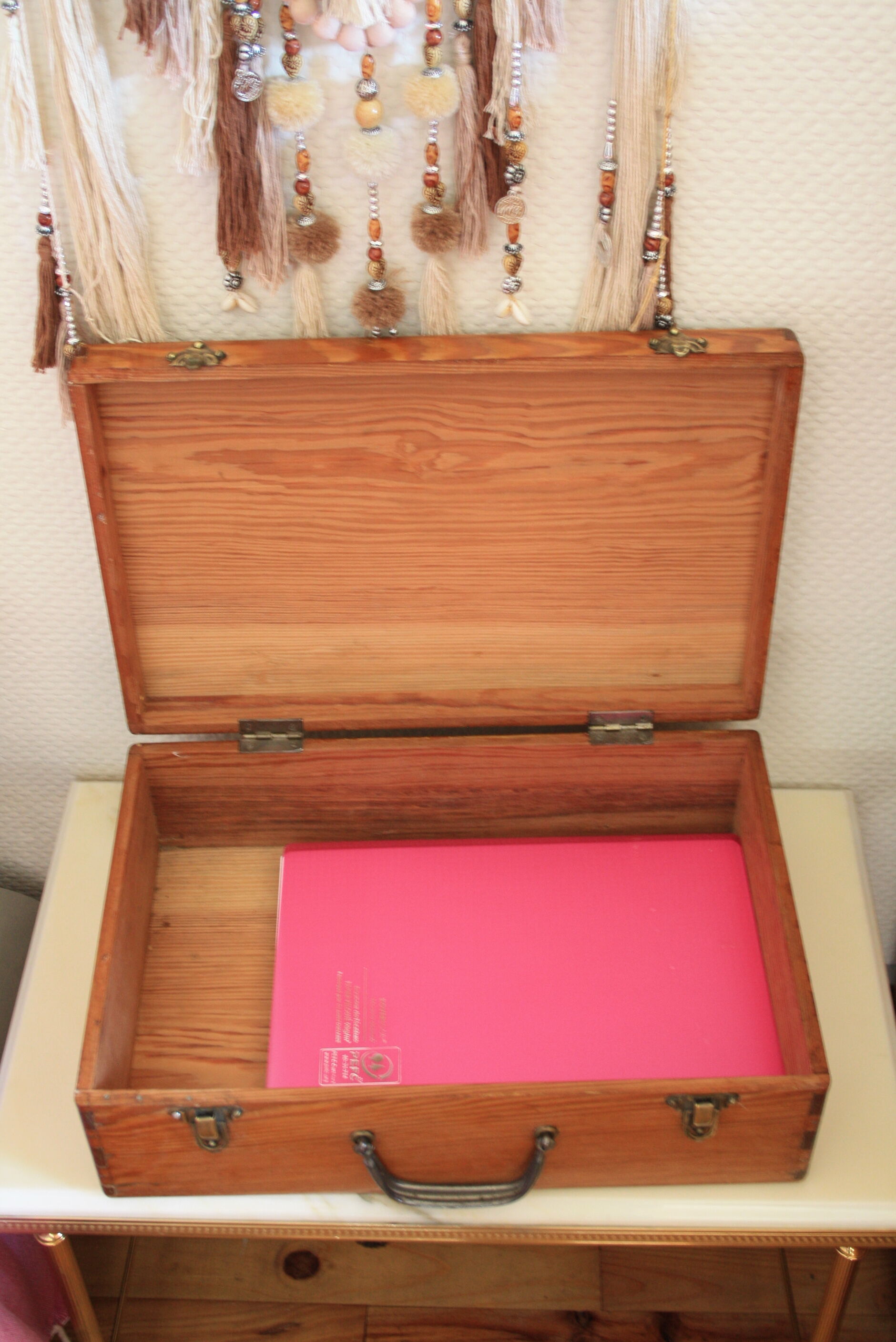 Valise en bois massif fermoirs laiton poignée métal et cuir | Selency