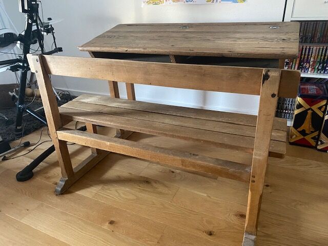 Bureau d’écolier en bois avec encrier | Selency