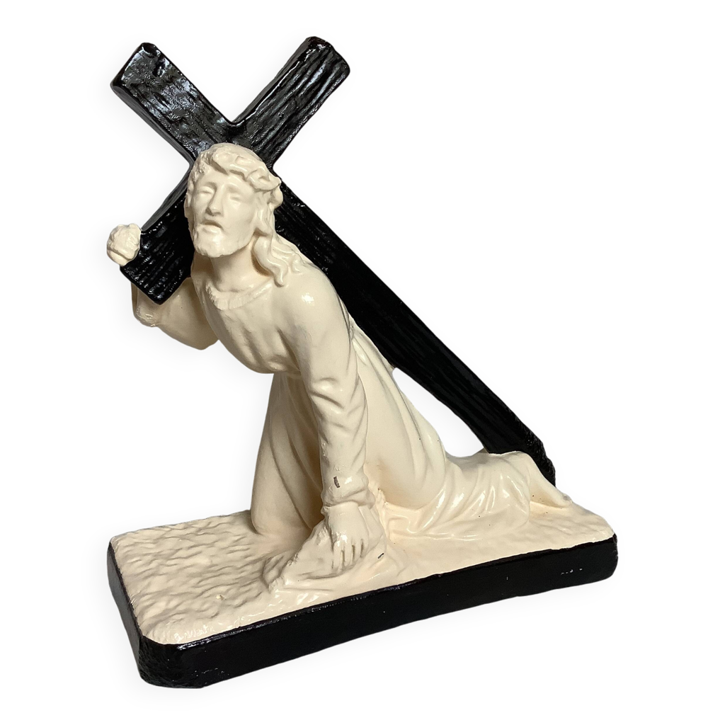 Jesus Carrying The Cross Statue Jesus Falls While Carrying His Cross