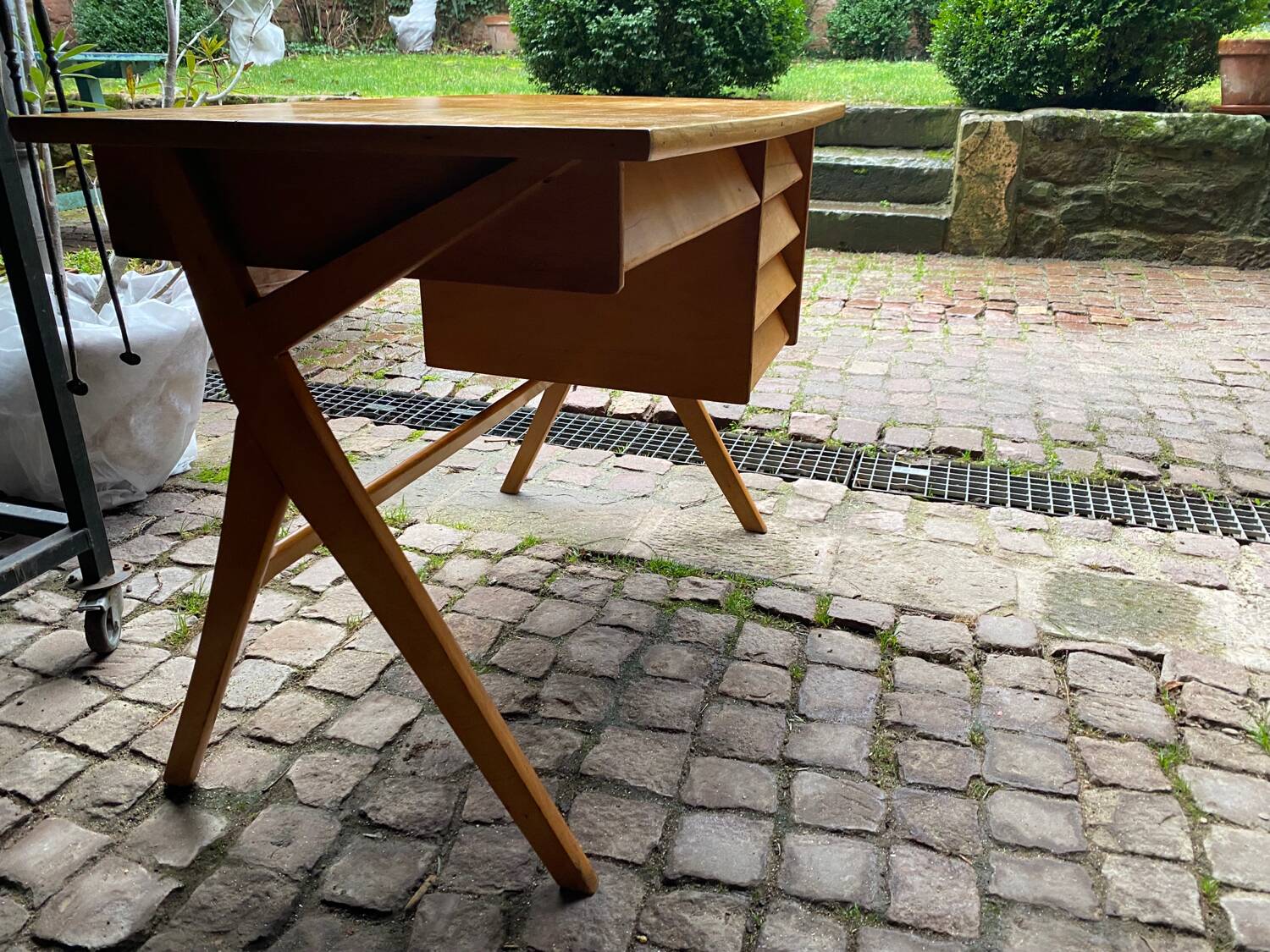 Mortimer desk varnished wood Edition Primus 1950 | Selency