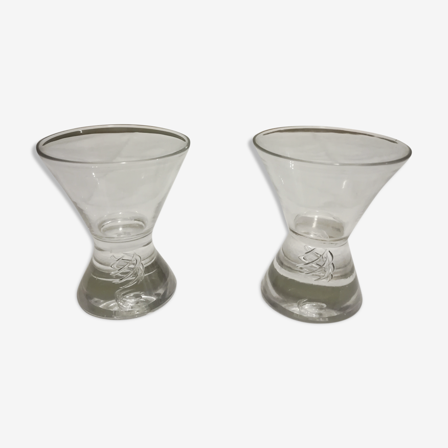 Lot de deux verres en cristal (apéritif digestif vodka) gravés sous ... Lot de deux verres en cristal (apéritif digestif vodka) gravés sous ...
