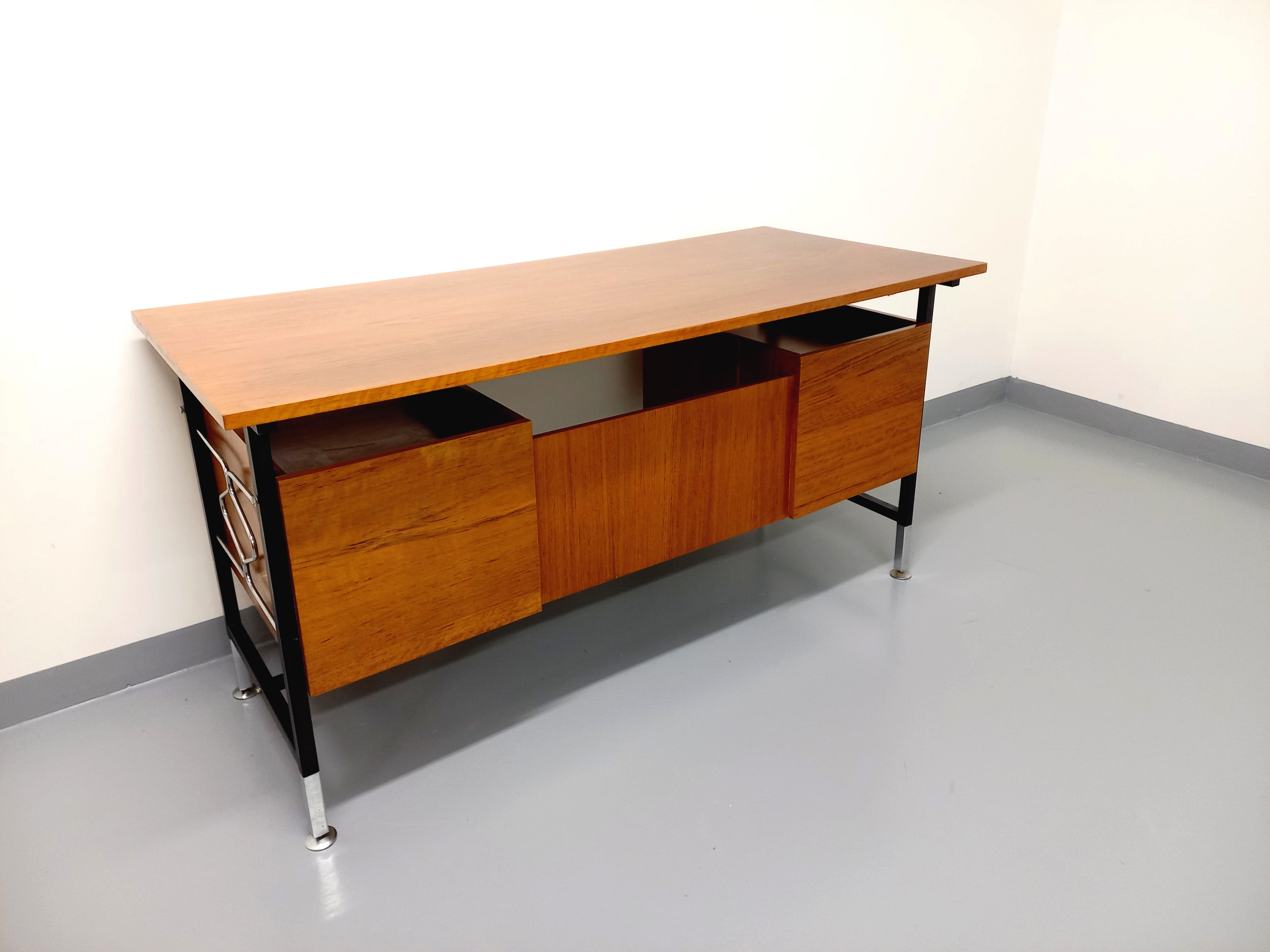 Vintage modernist executive desk in rosewood and metal from the 60s ...