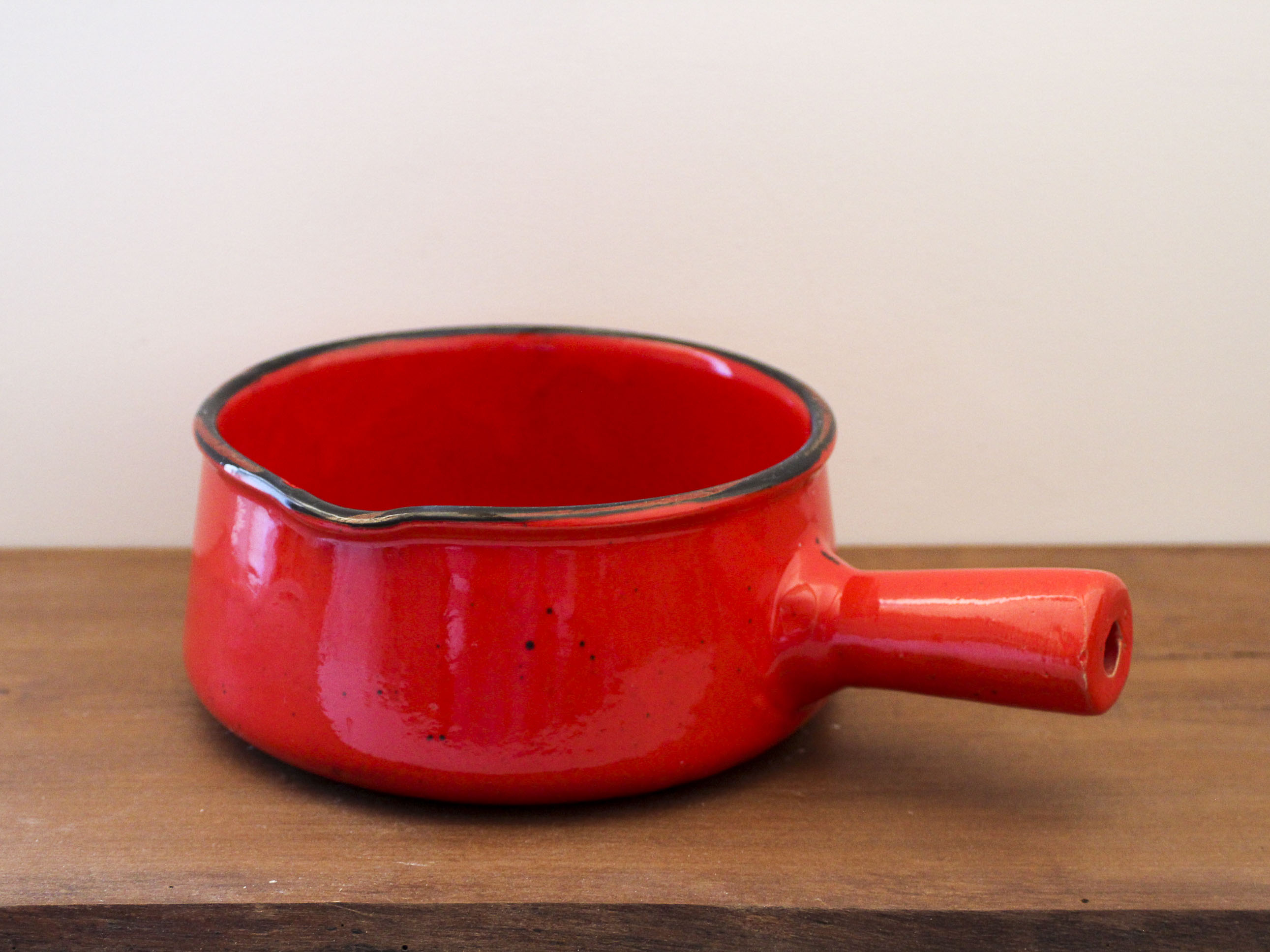 Poelon vintage en céramique émaillée rouge vif | Selency
