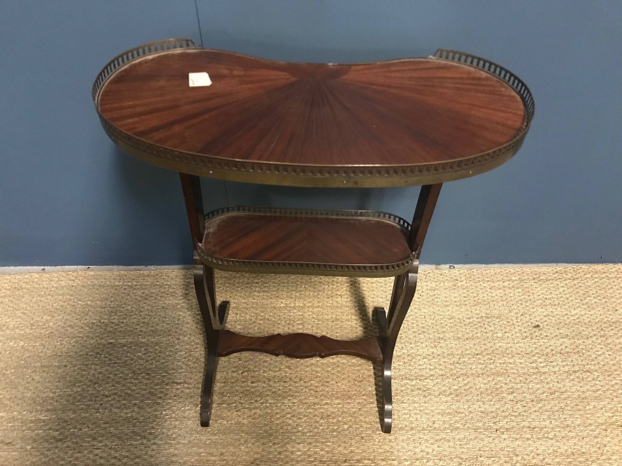 Table rognon à galerie en acajou | Selency