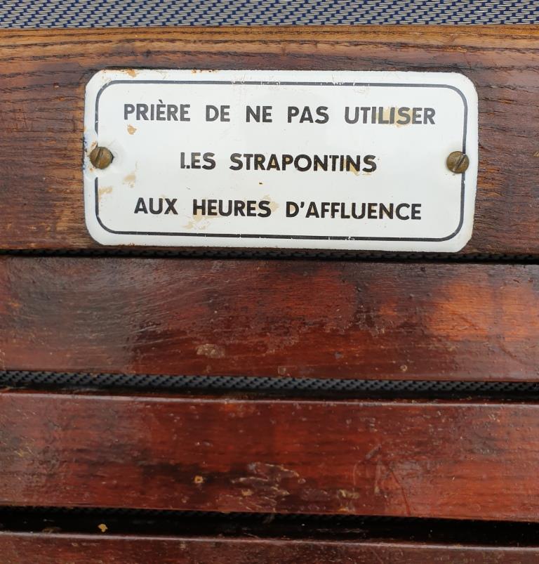 Strapontin bois métro parisien Sprague plaque émaillée | Selency