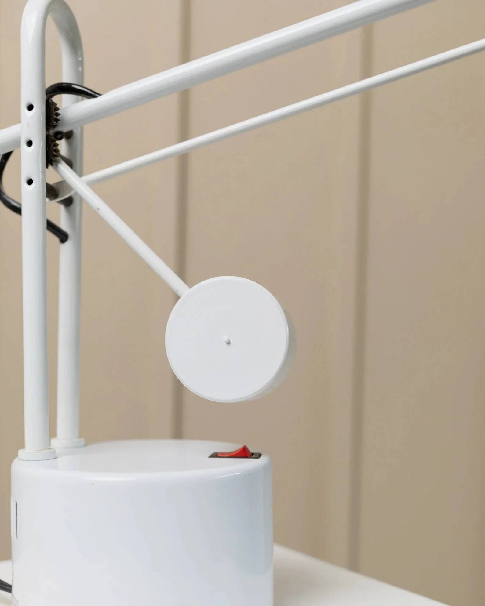 Lampe de table Halo Balance en métal blanc Stilplast d'Italie - Design ...