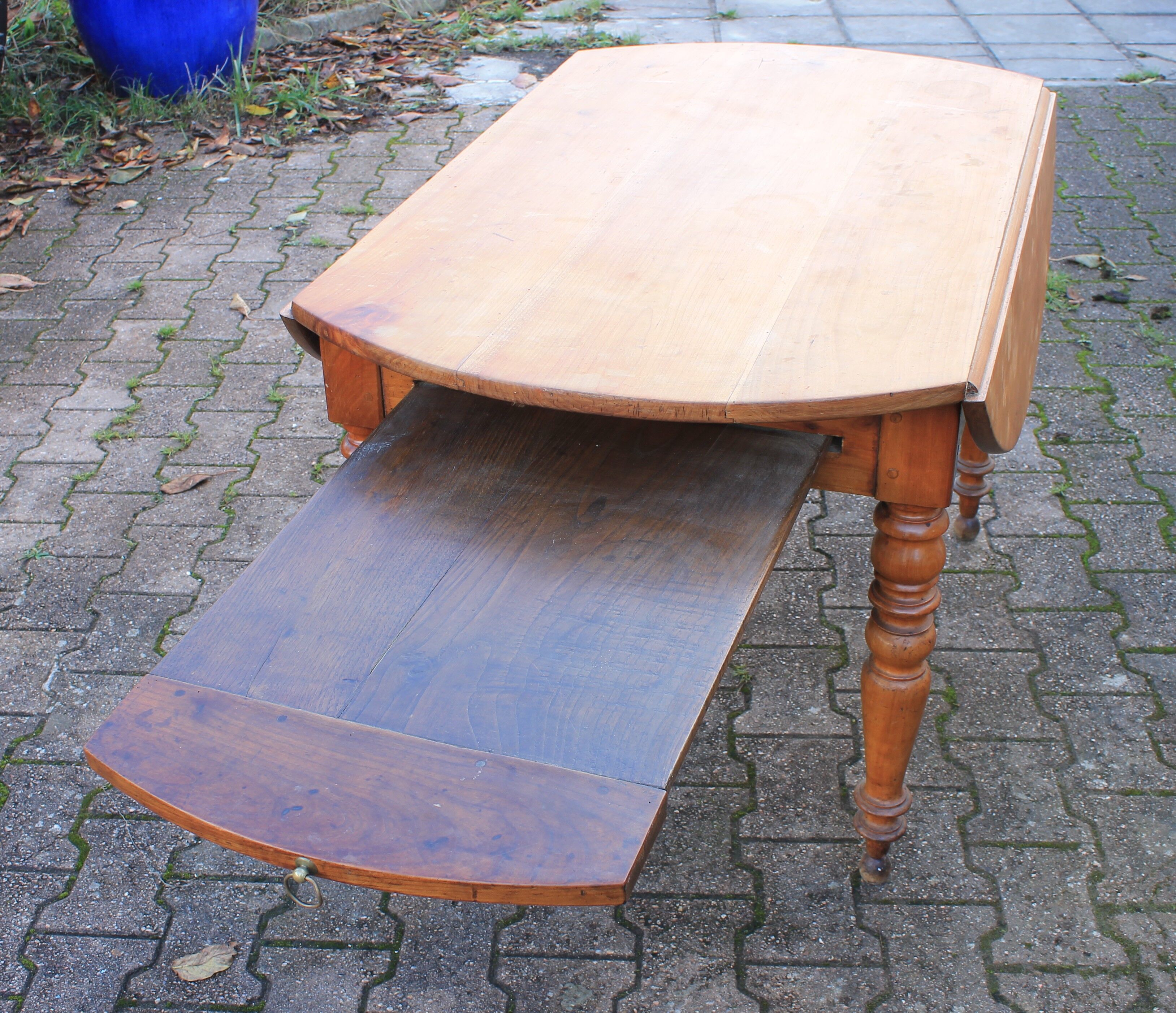 Table ronde ancienne à 2 volets rabattables | Selency