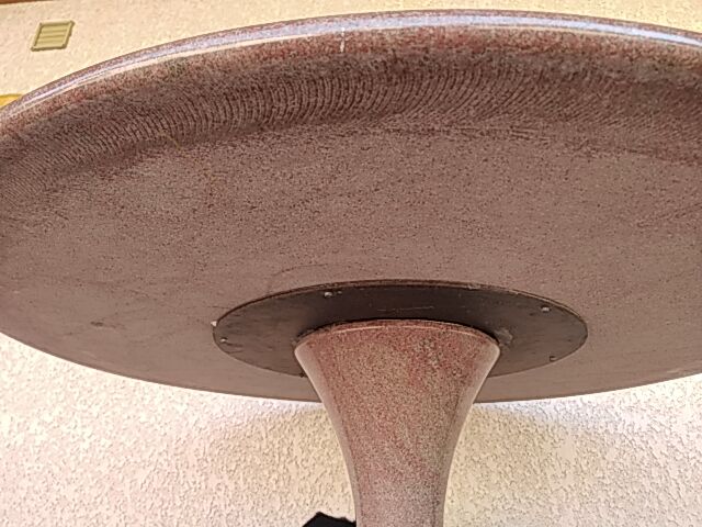 Table ronde en granit poli | Selency