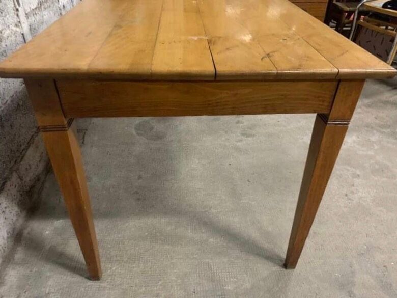 Ancienne table bistrot pieds fuseau en bois massif | Selency
