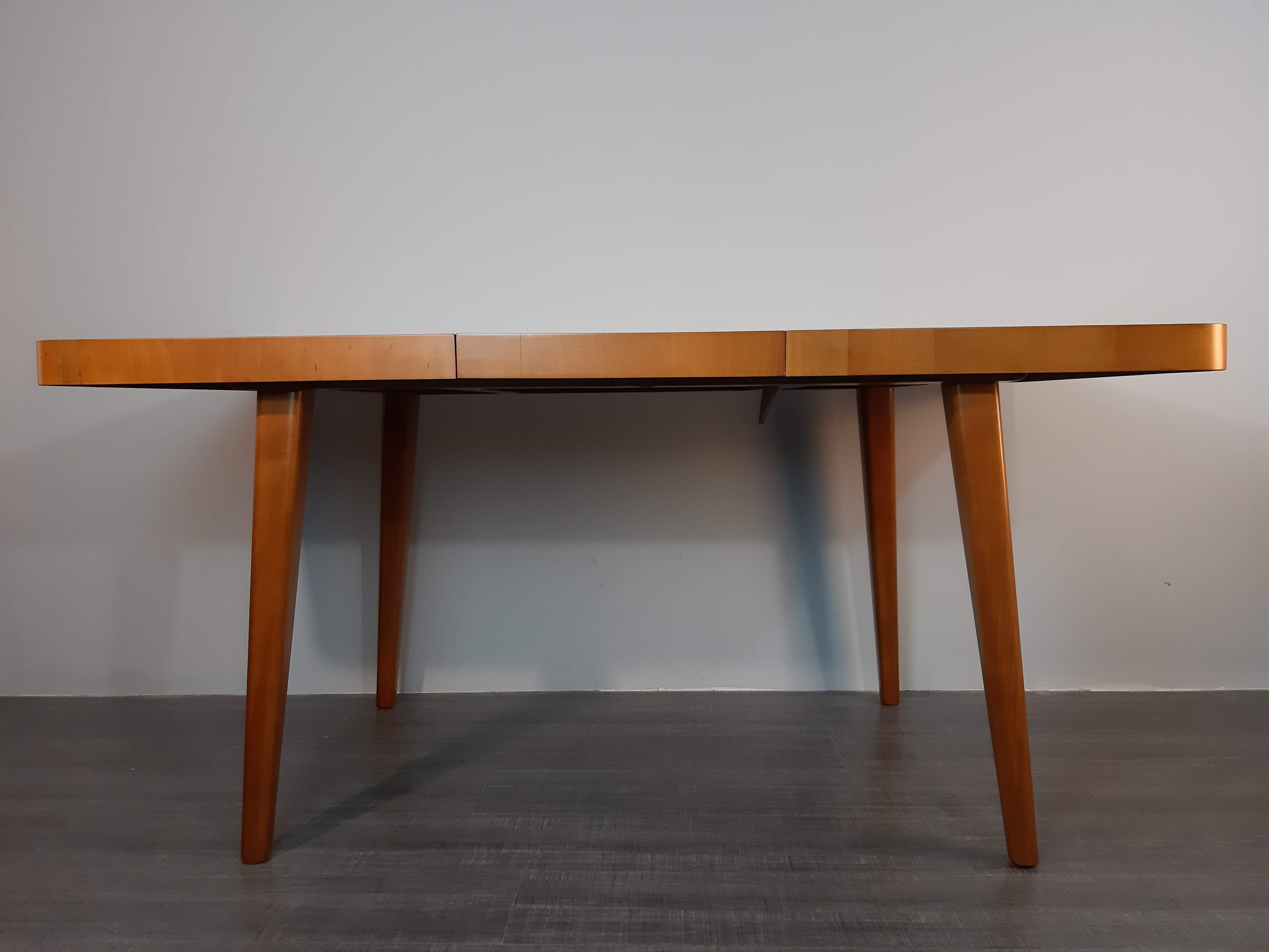 Table extensible plateau damier en merisier, vintage Tchèque 1950 | Selency
