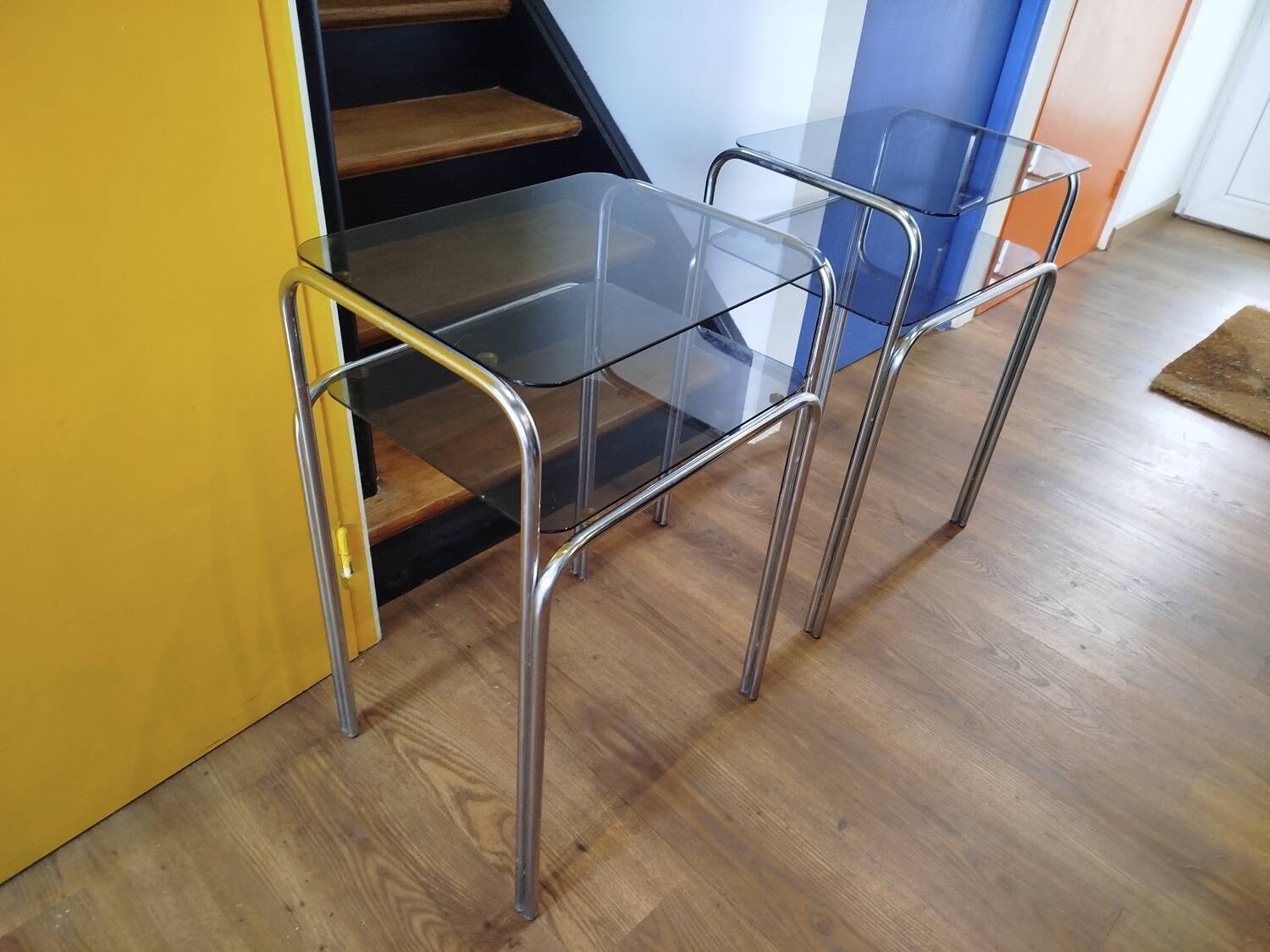 Paire de consoles en verre fumé et chrome,années 1970 | Selency