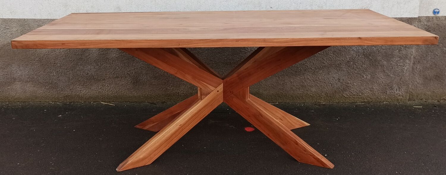 Table à manger en bois avec pieds en croix | Selency