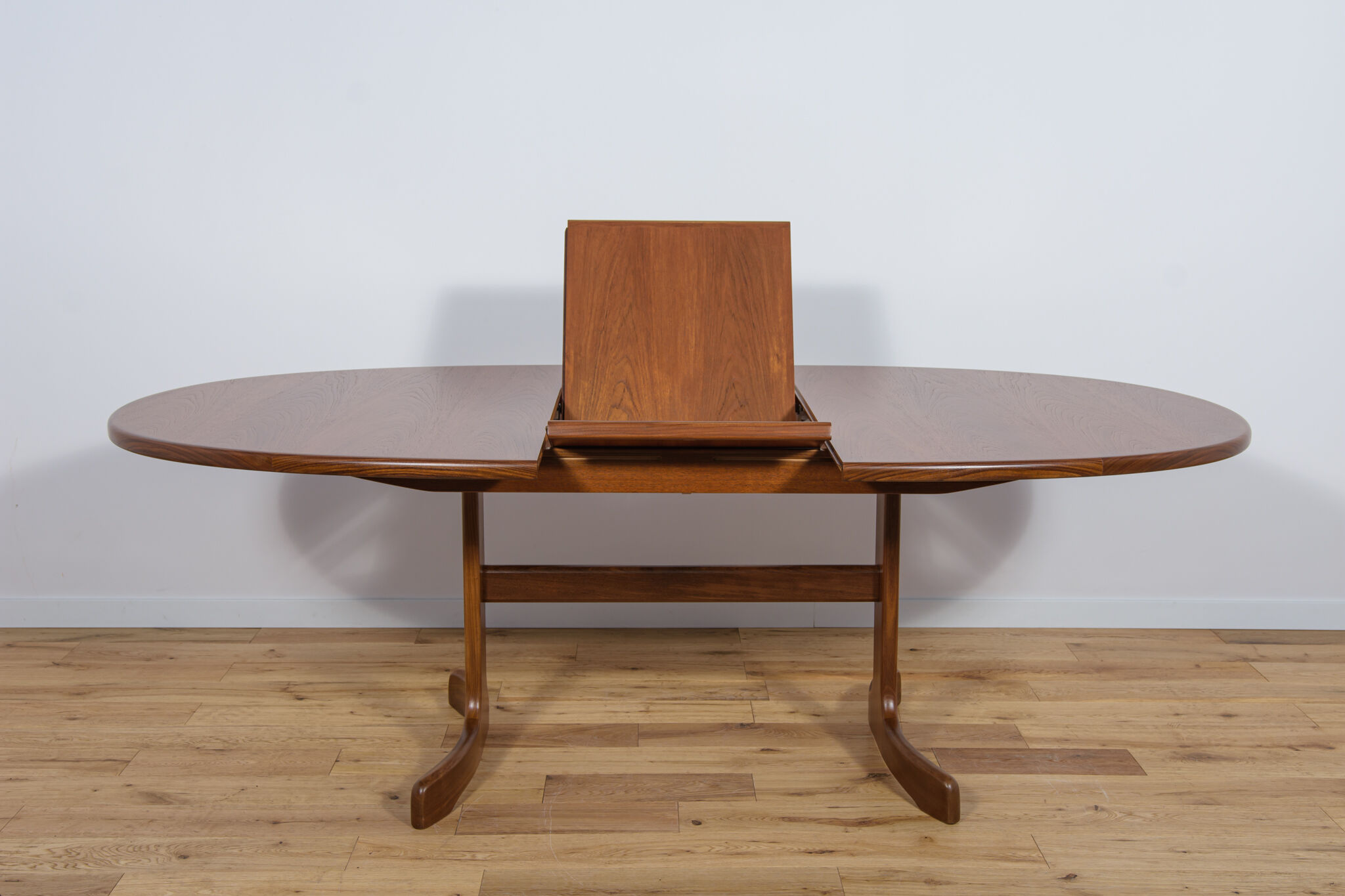 Table à manger ovale du milieu du siècle en teck de G-Plan, années 1960 ...