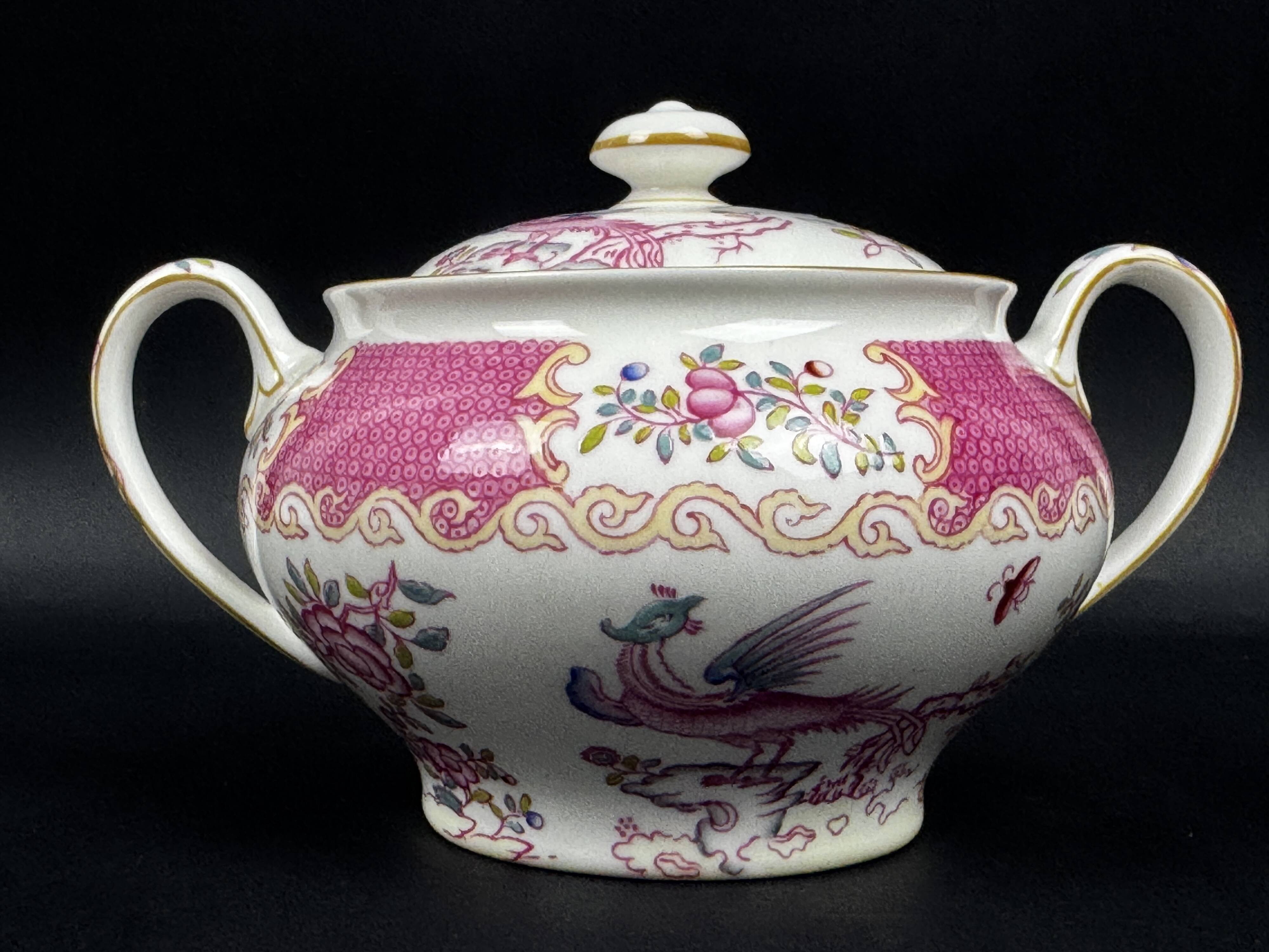 Minton, service à thé, 6 tasses et 3 pièces de forme, pink cockatrice ...