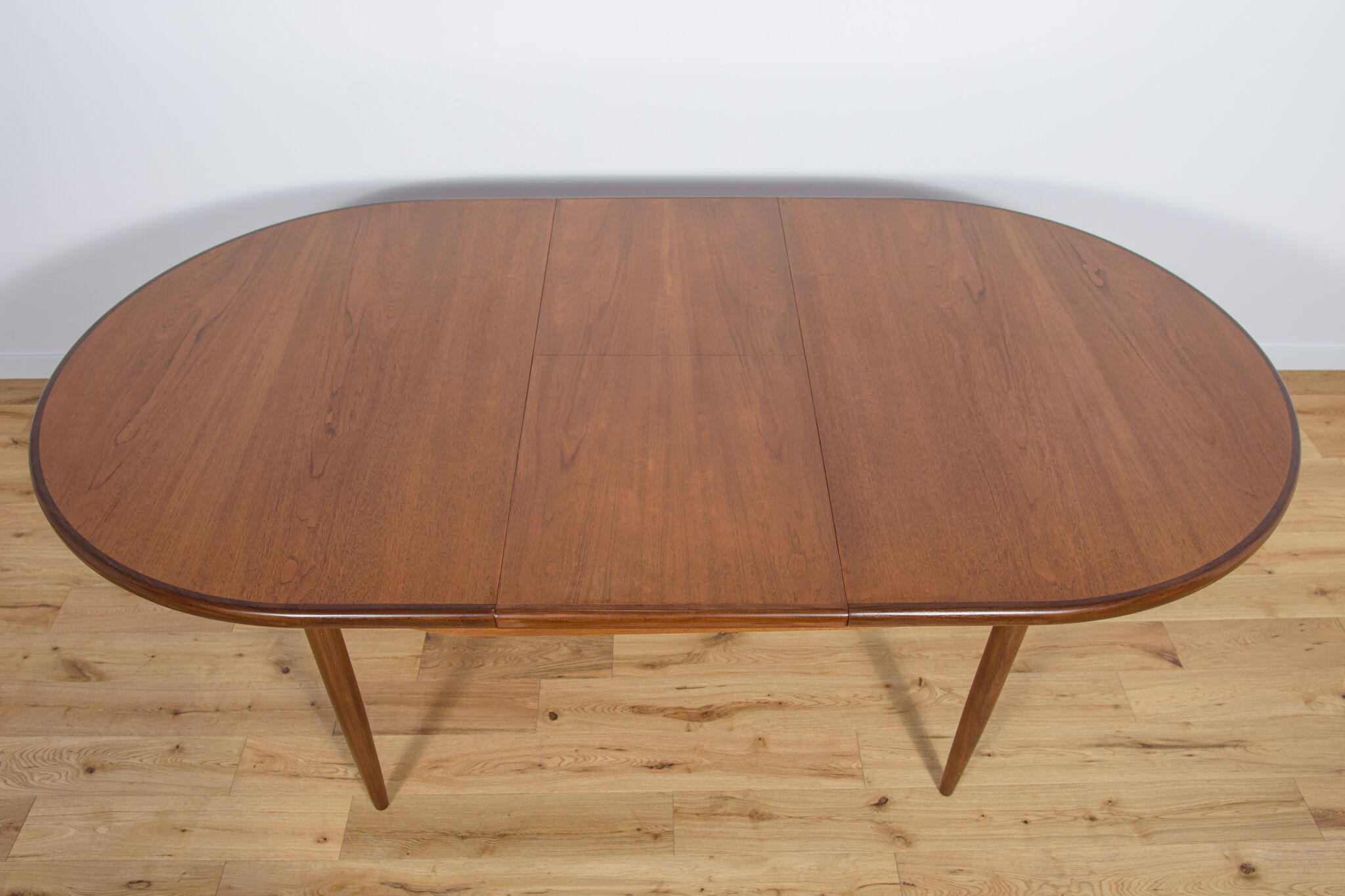 Table à manger ovale du milieu du siècle en teck de G-Plan, années 1960 ...