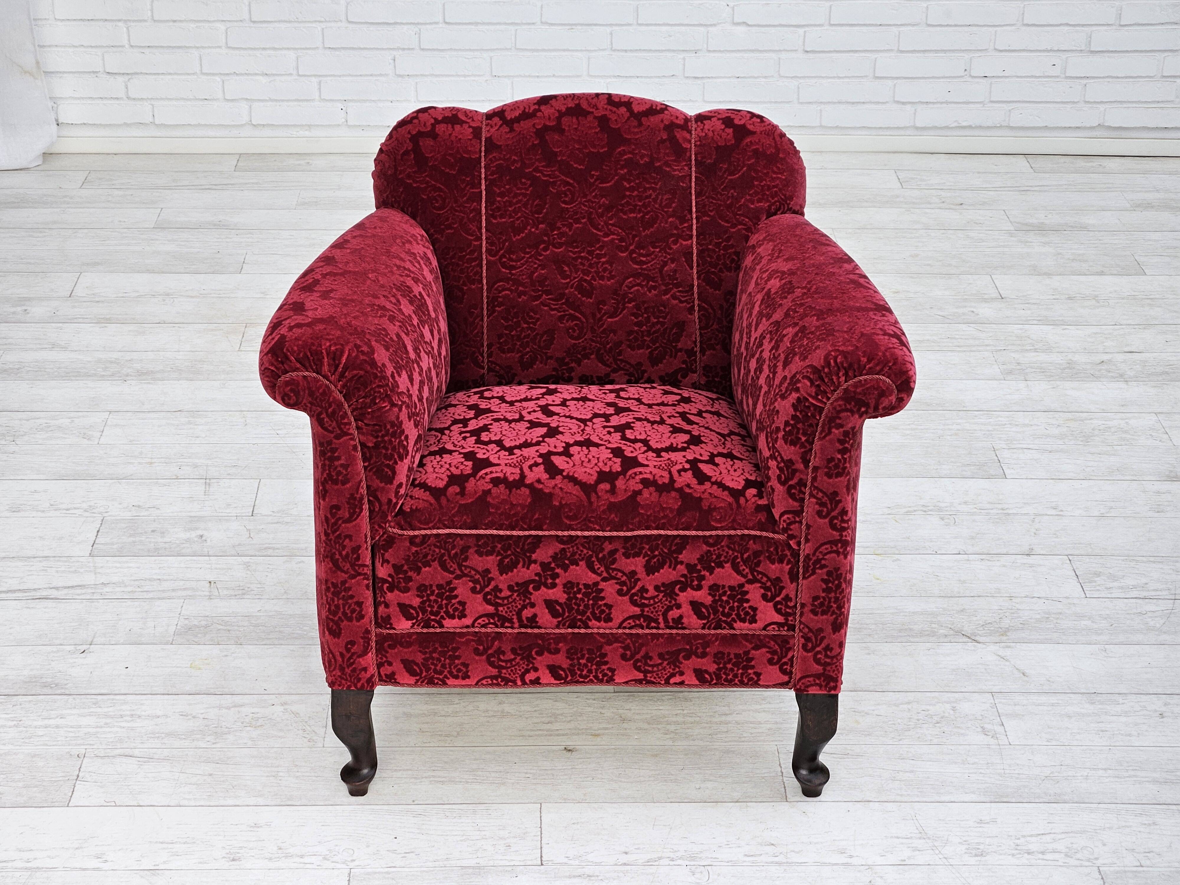 Fauteuil danois, années 1950, tissu coton/laine rouge, bois de hêtre ...